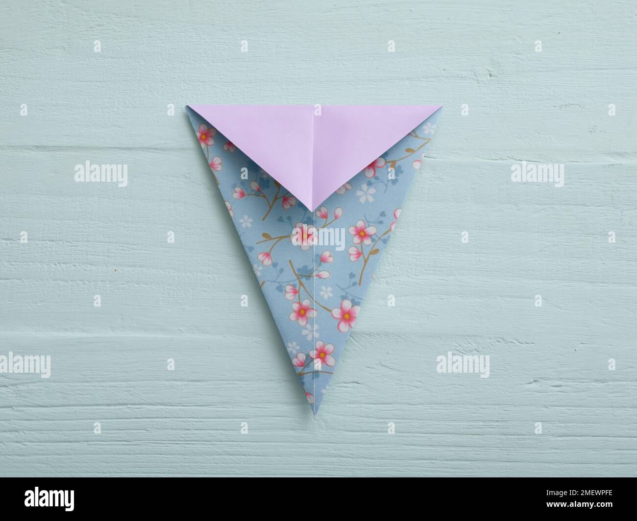 Papercraft origami birds steps Stock Photo - Alamy