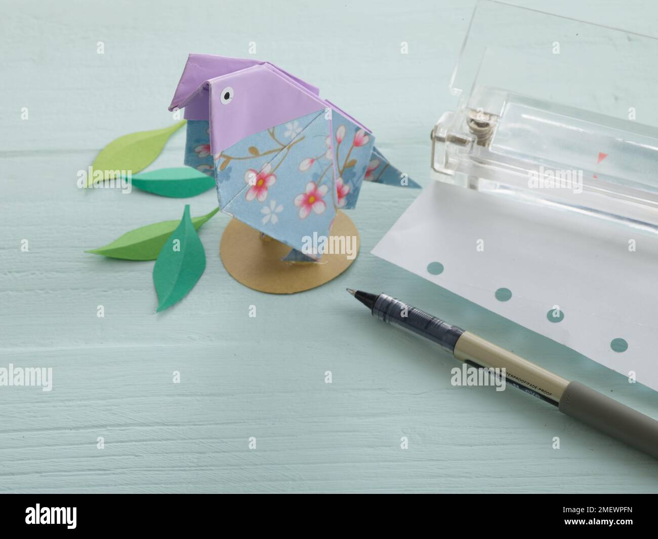 Papercraft origami birds steps Stock Photo - Alamy