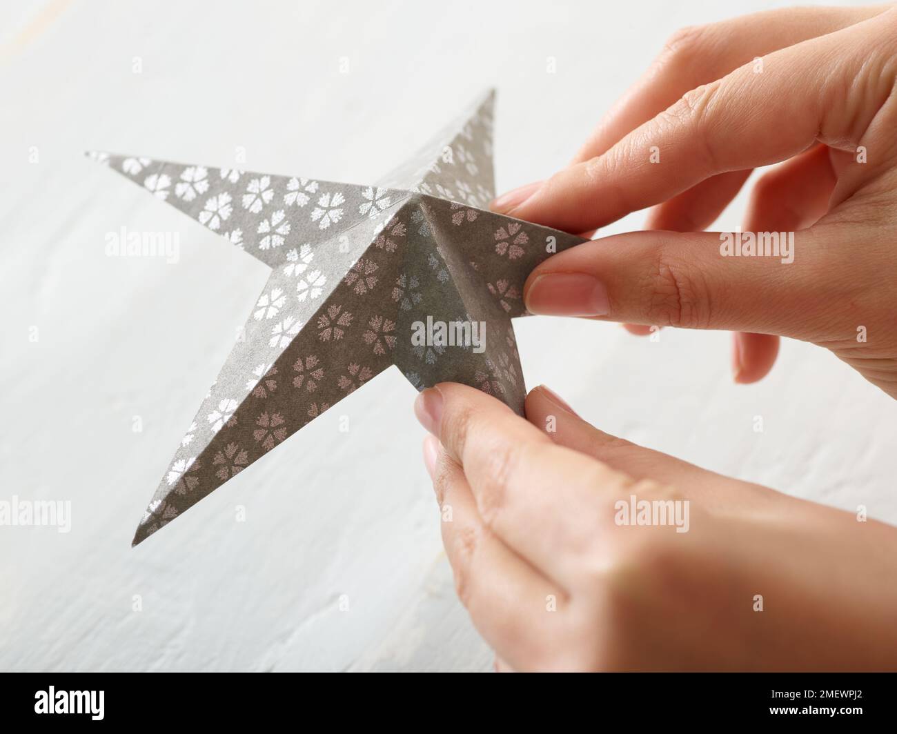 3d papercraft hi-res stock photography and images - Alamy