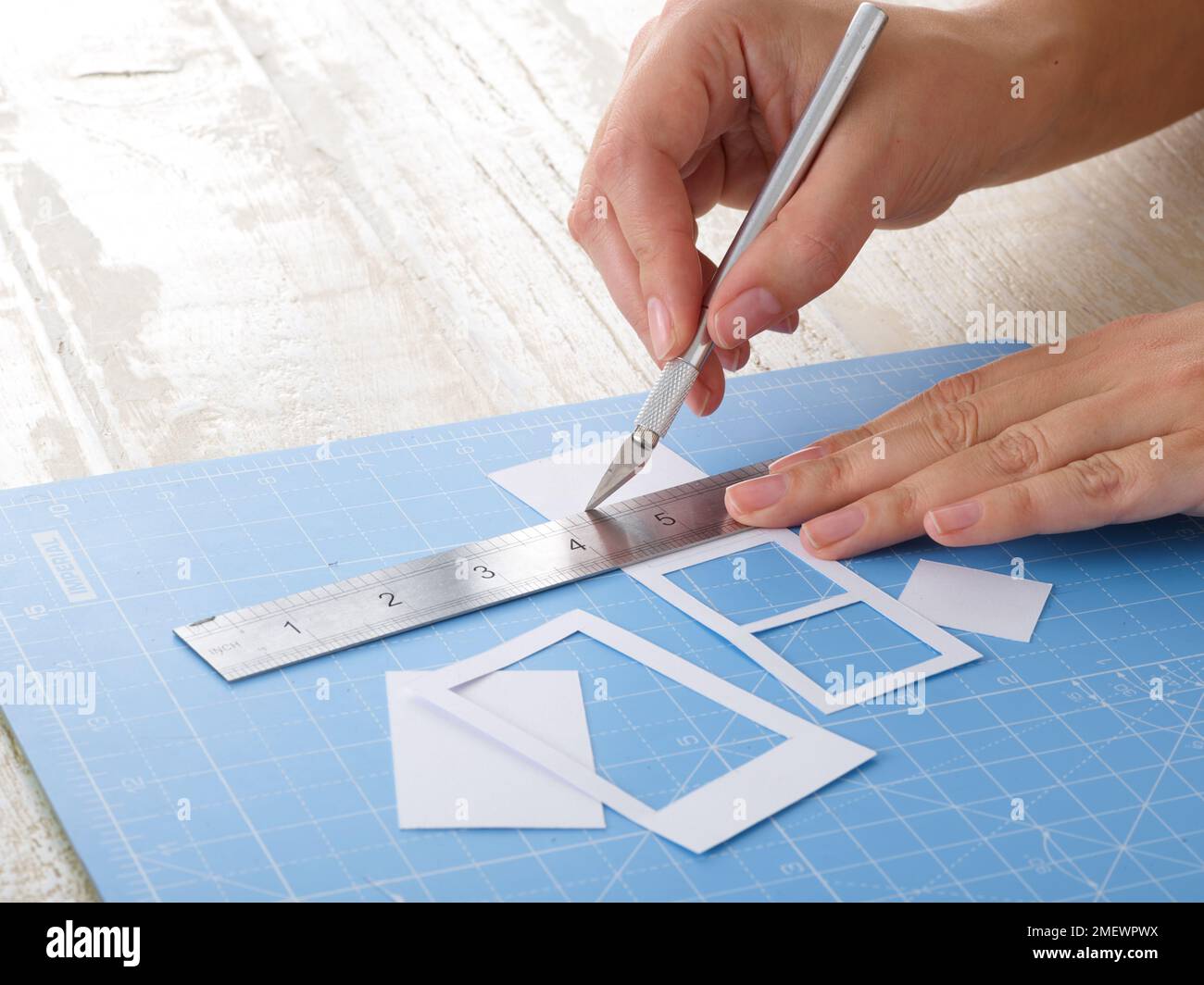 Papercraft. DIY photo frames. Cut along template lines Stock Photo - Alamy