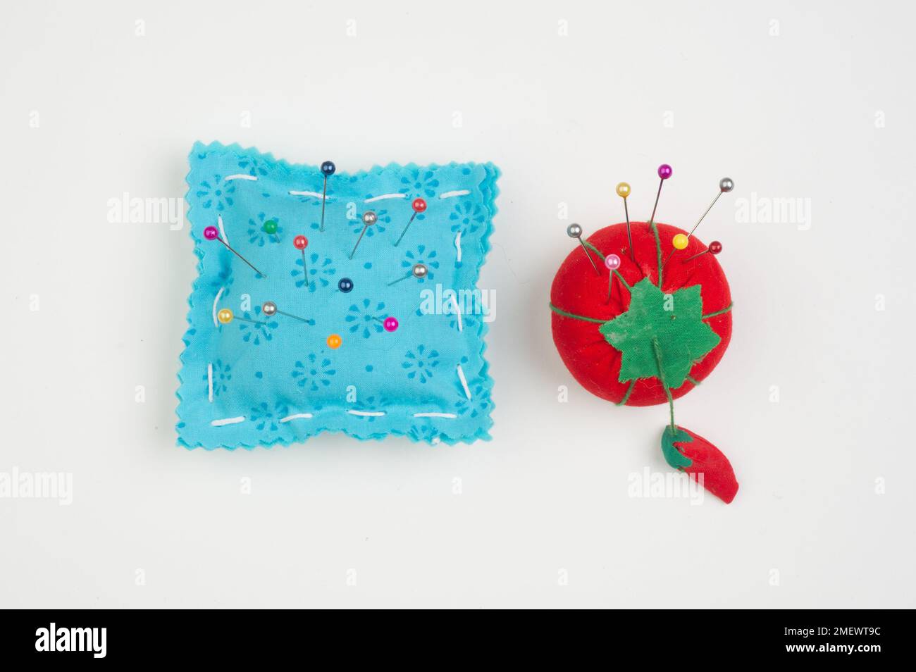 Fabric pincushions hi-res stock photography and images - Alamy