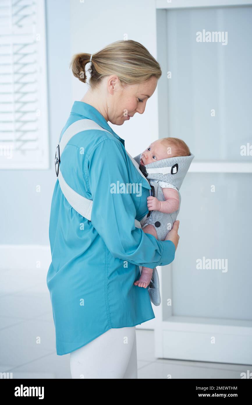 Mother holding baby, six weeks Stock Photo - Alamy