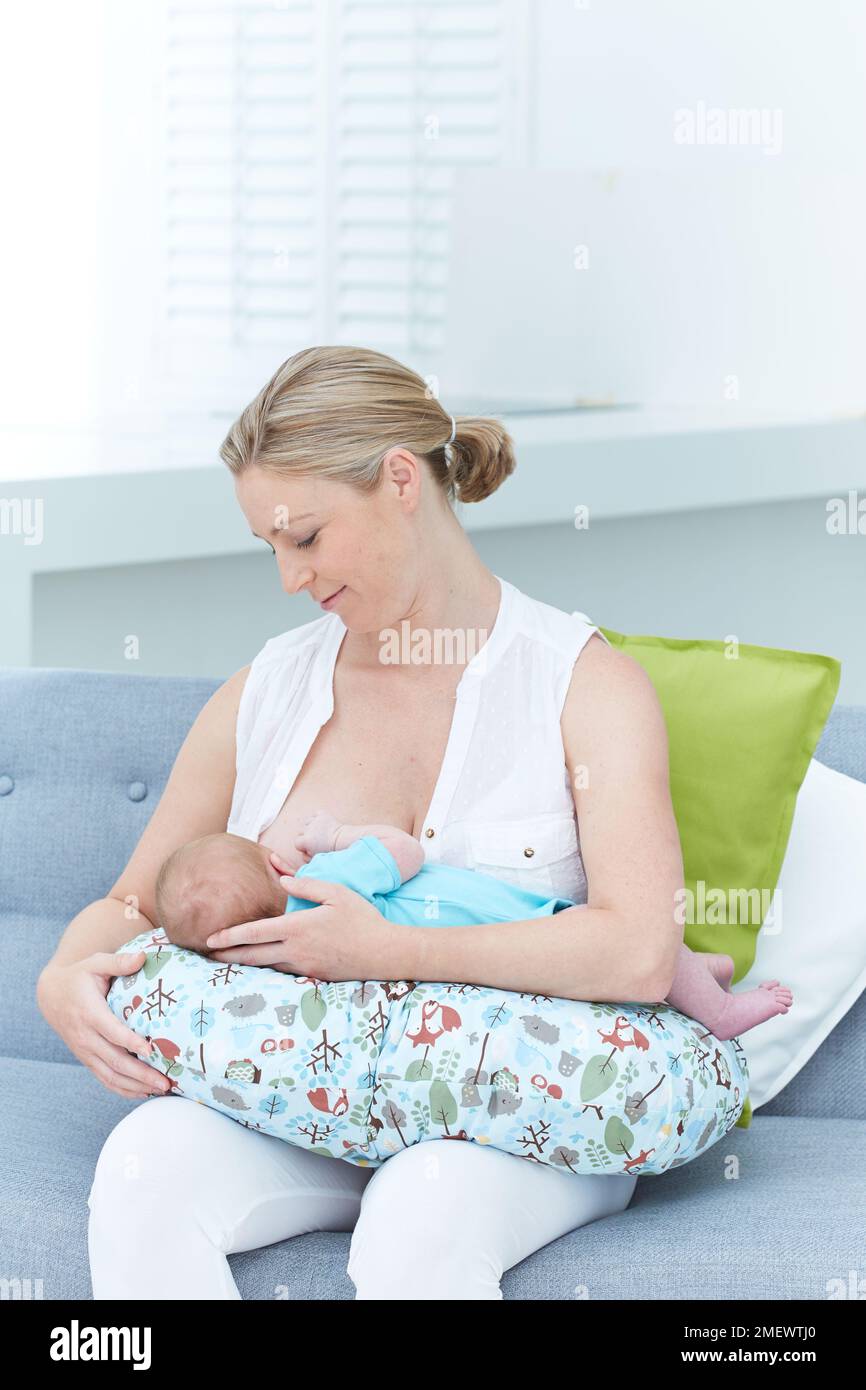 Parent child feeding baby hi-res stock photography and images - Alamy