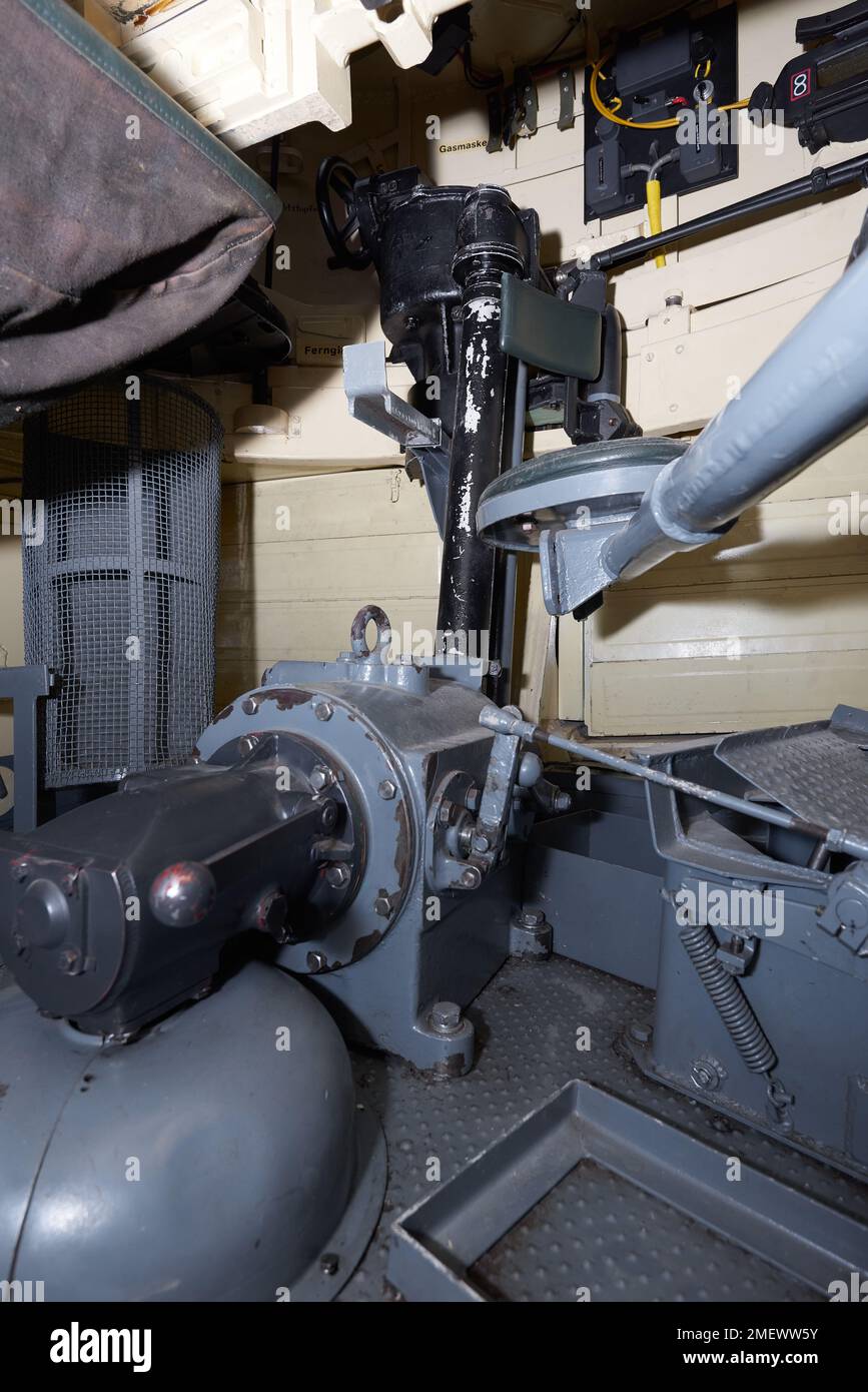 Tiger I, Power traverse gearbox on turret floor Stock Photo - Alamy