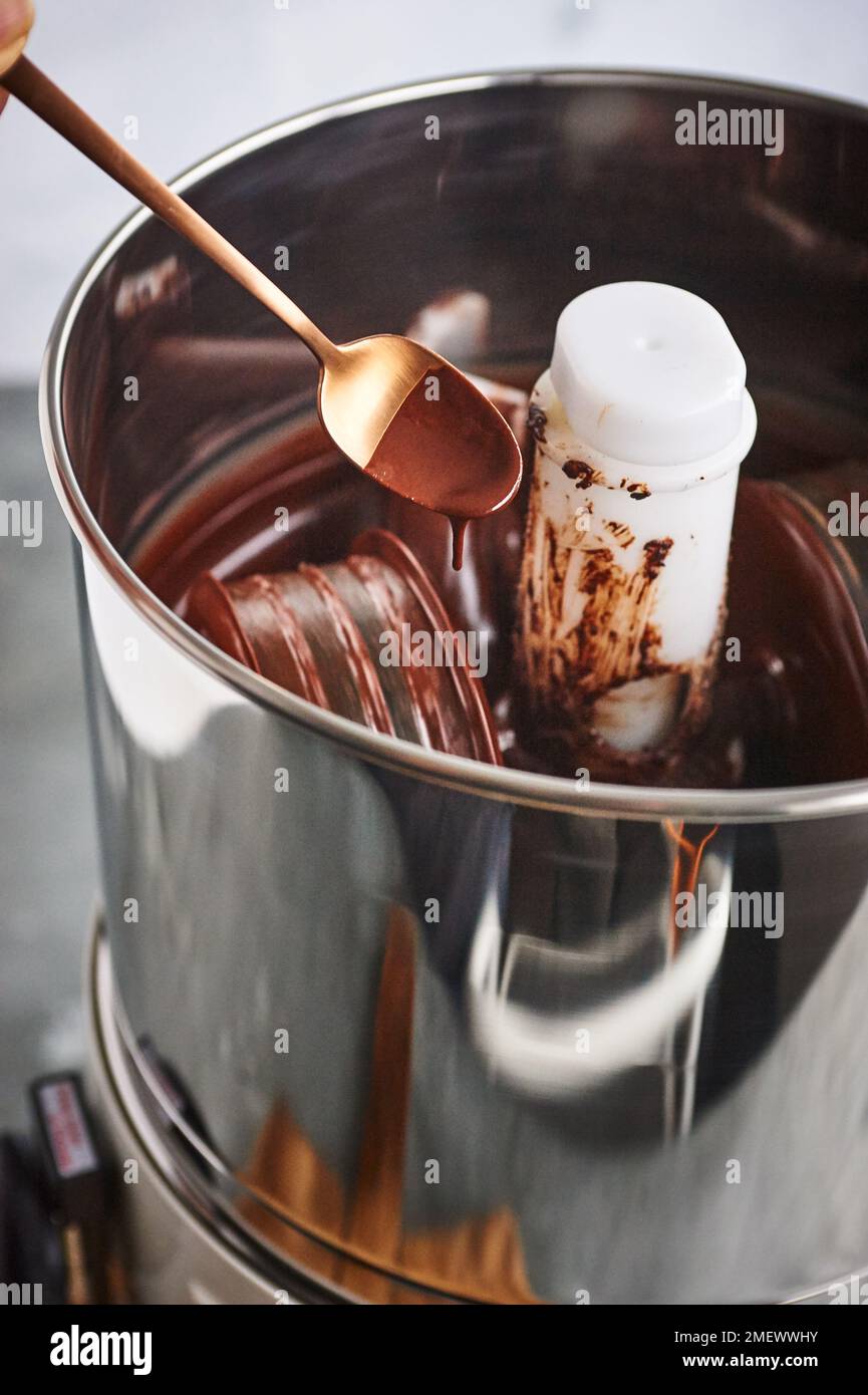 Grinding and conching chocolate Stock Photo - Alamy