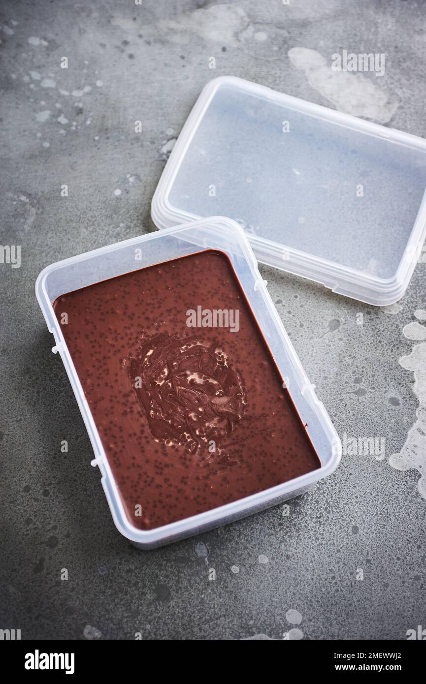 Grinding and conching chocolate Stock Photo - Alamy