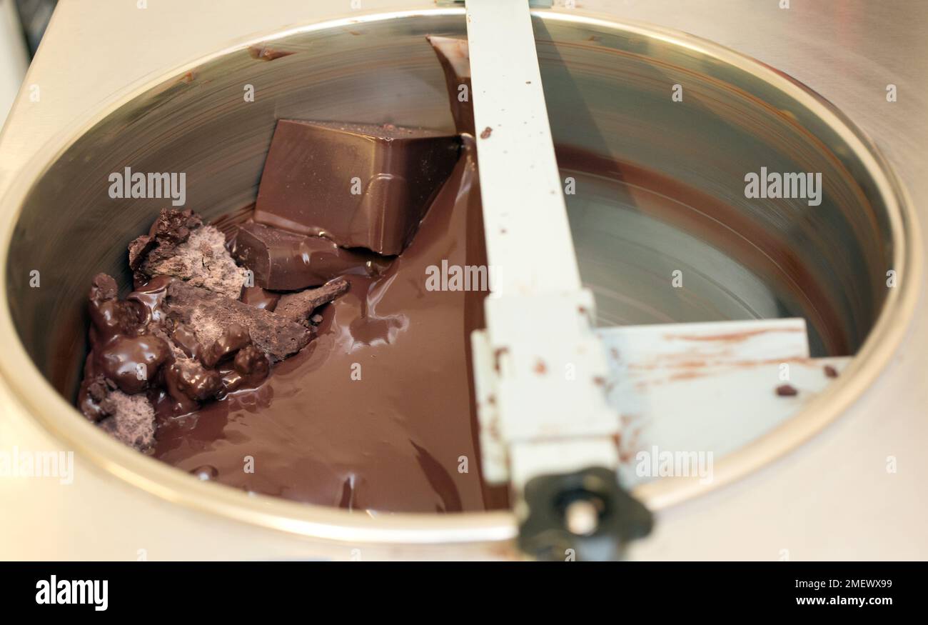 Bean to bar chocolate making hi-res stock photography and images - Alamy