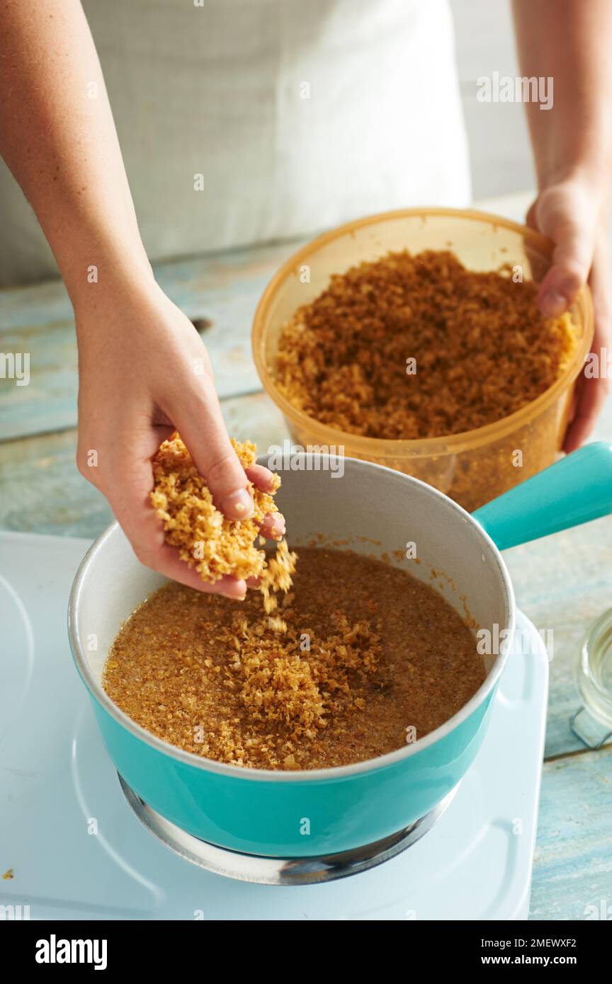 Capping honeycomb hi-res stock photography and images - Alamy