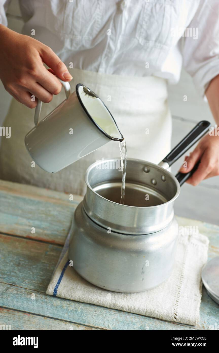 Making bees wax hi-res stock photography and images - Alamy