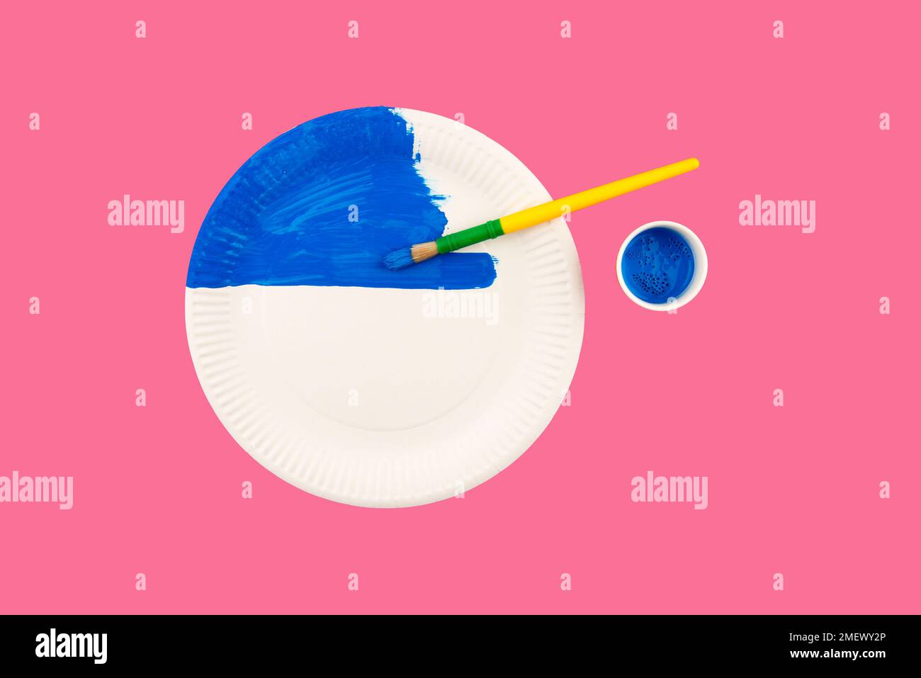 paper plate nest steps Stock Photo - Alamy