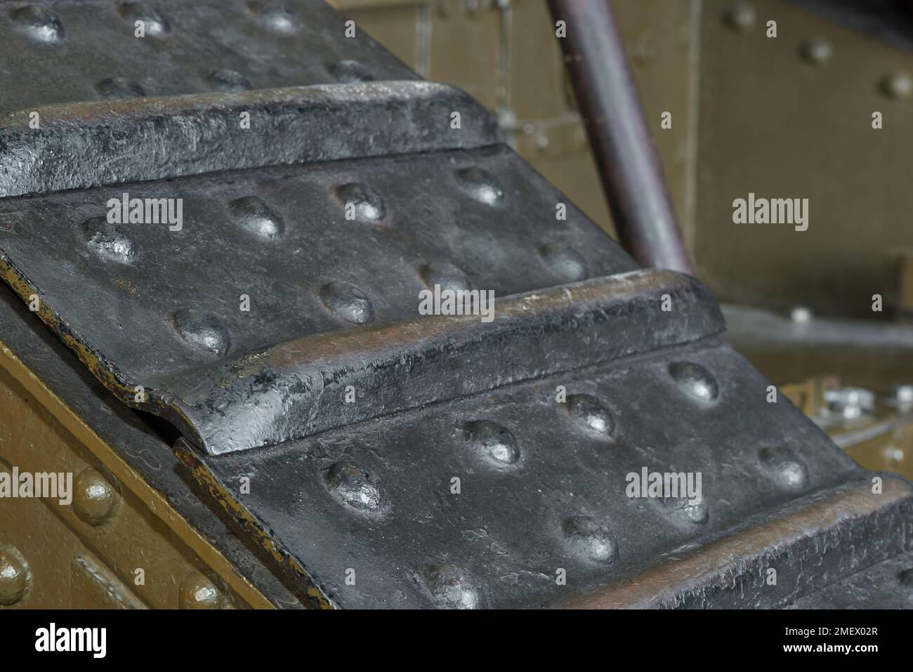 Tank track image hi-res stock photography and images - Alamy