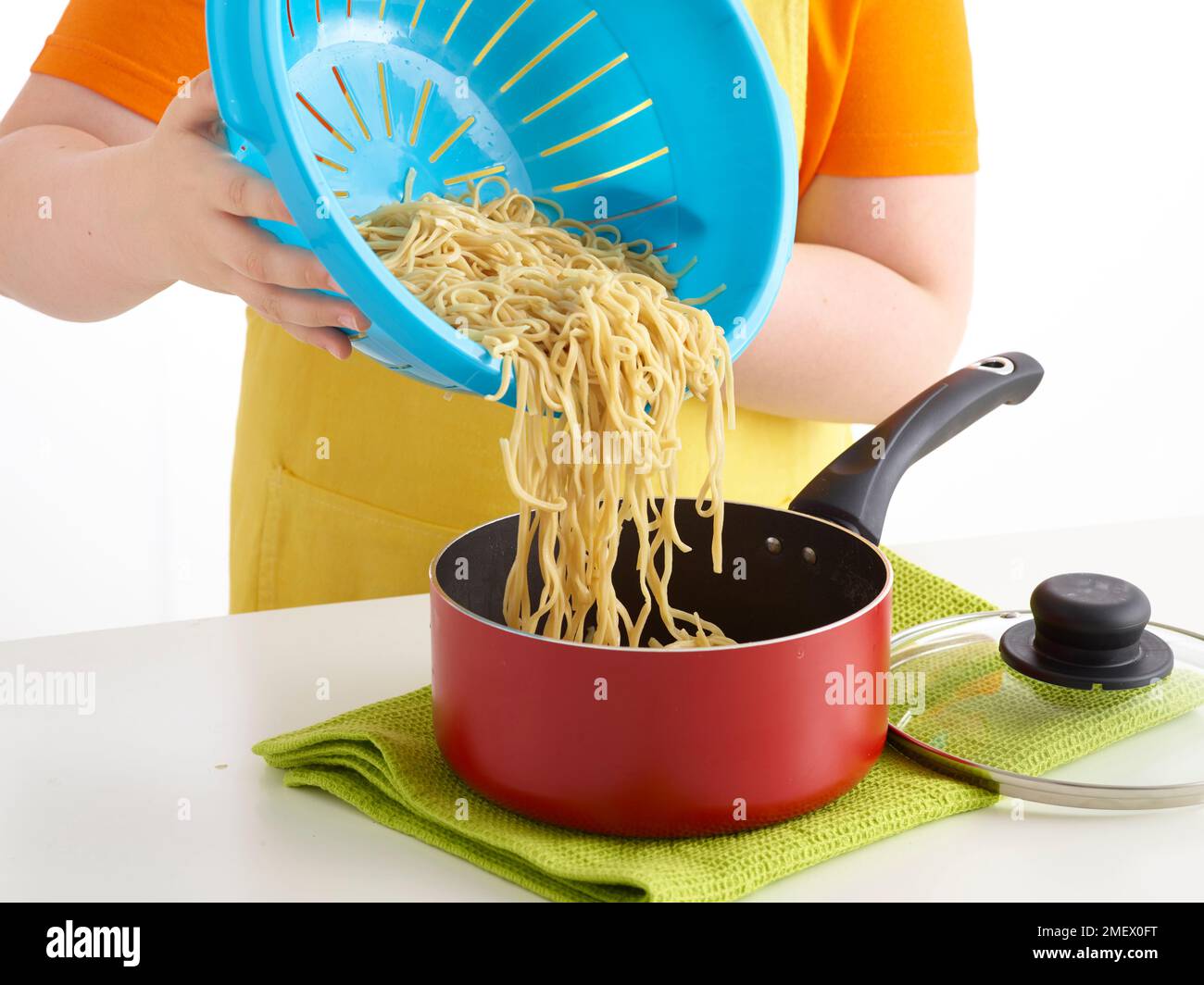 steps for vegetable chow mein, step 2 Stock Photo - Alamy