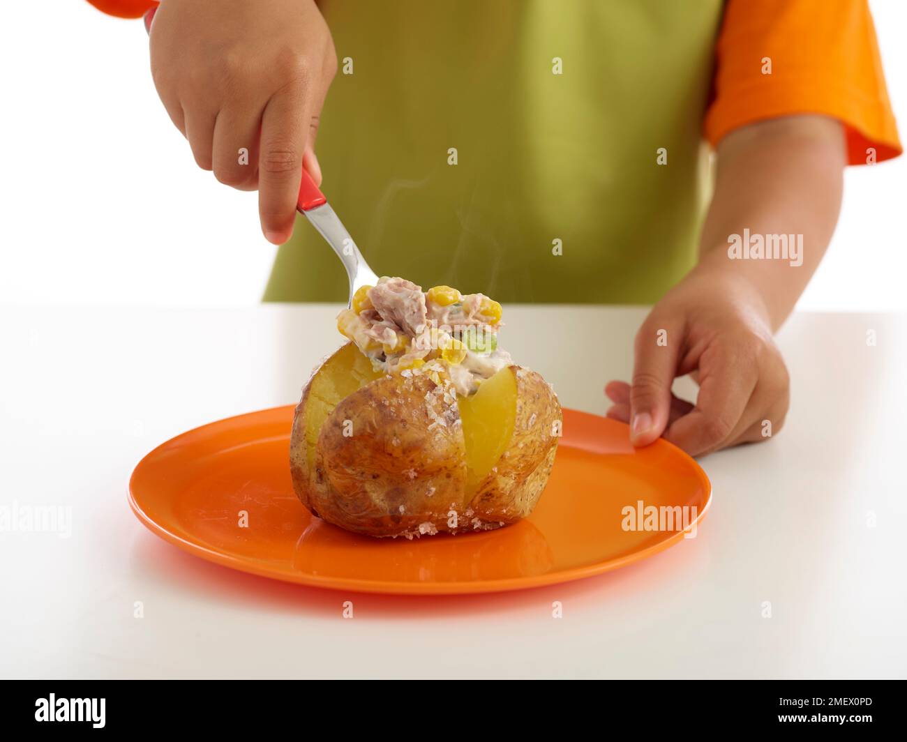jacket potatoes, step 3 Stock Photo - Alamy