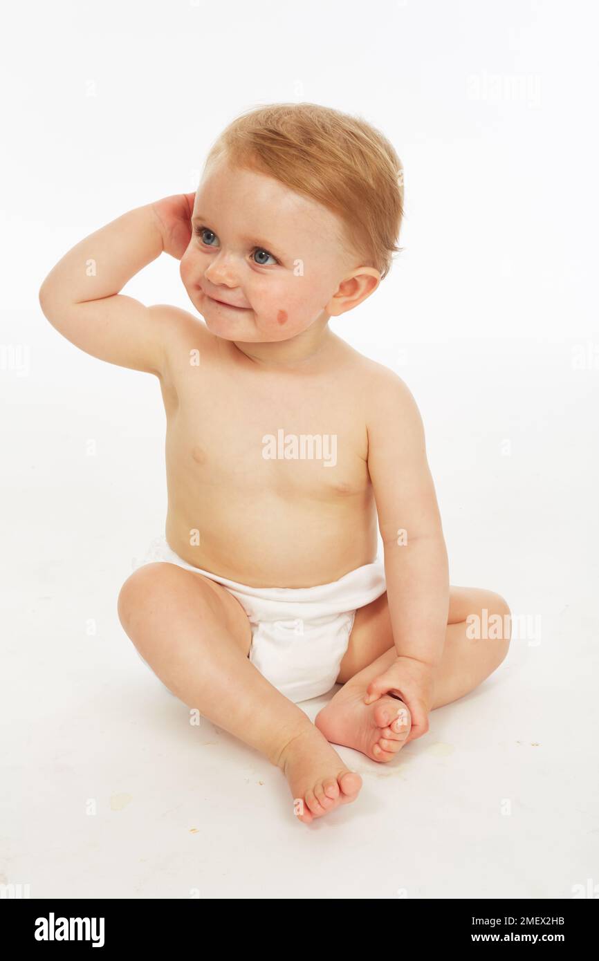 Baby nappy hi-res stock photography and images - Alamy