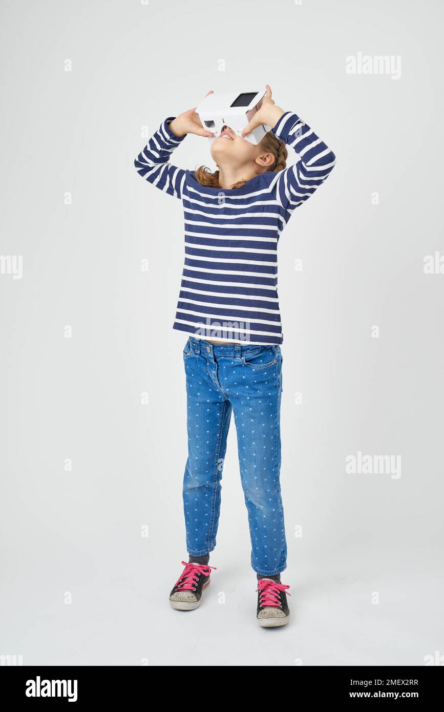 3d virtual reality viewer hi-res stock photography and images - Alamy