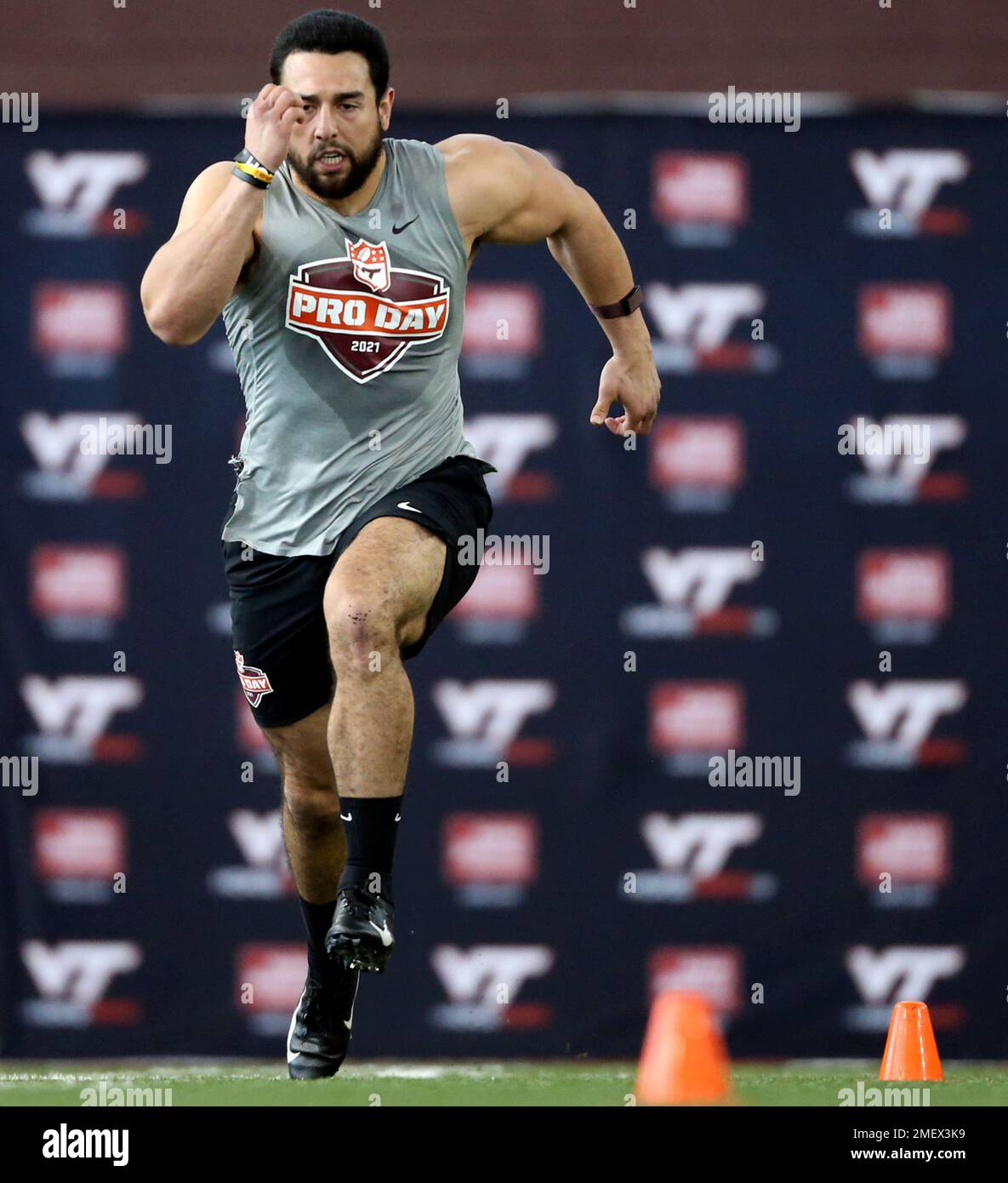 Austin Rosa runs a 40-yard dash, observed by NFL football scouts ...