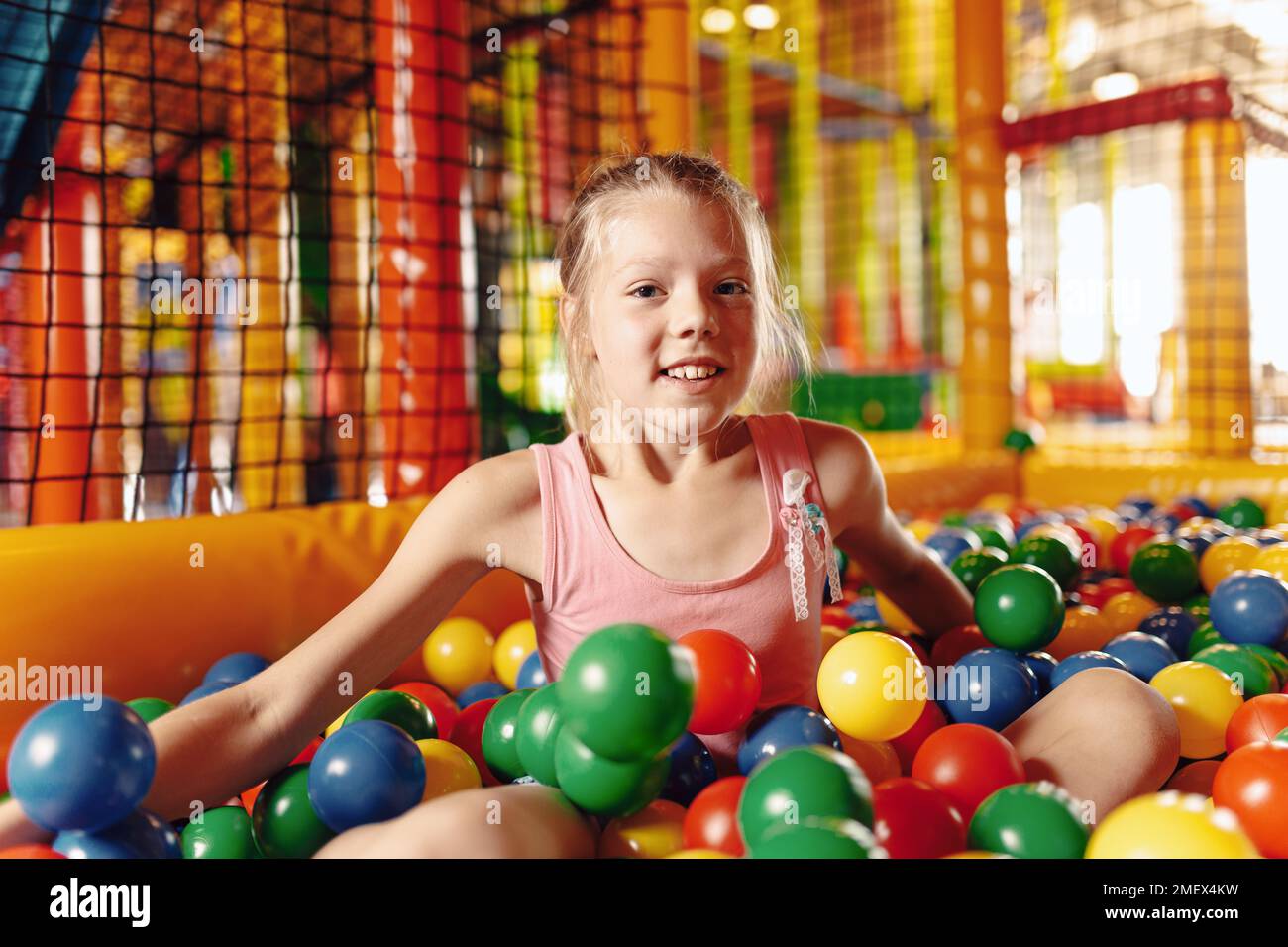 Sponge throwing hi-res stock photography and images - Alamy