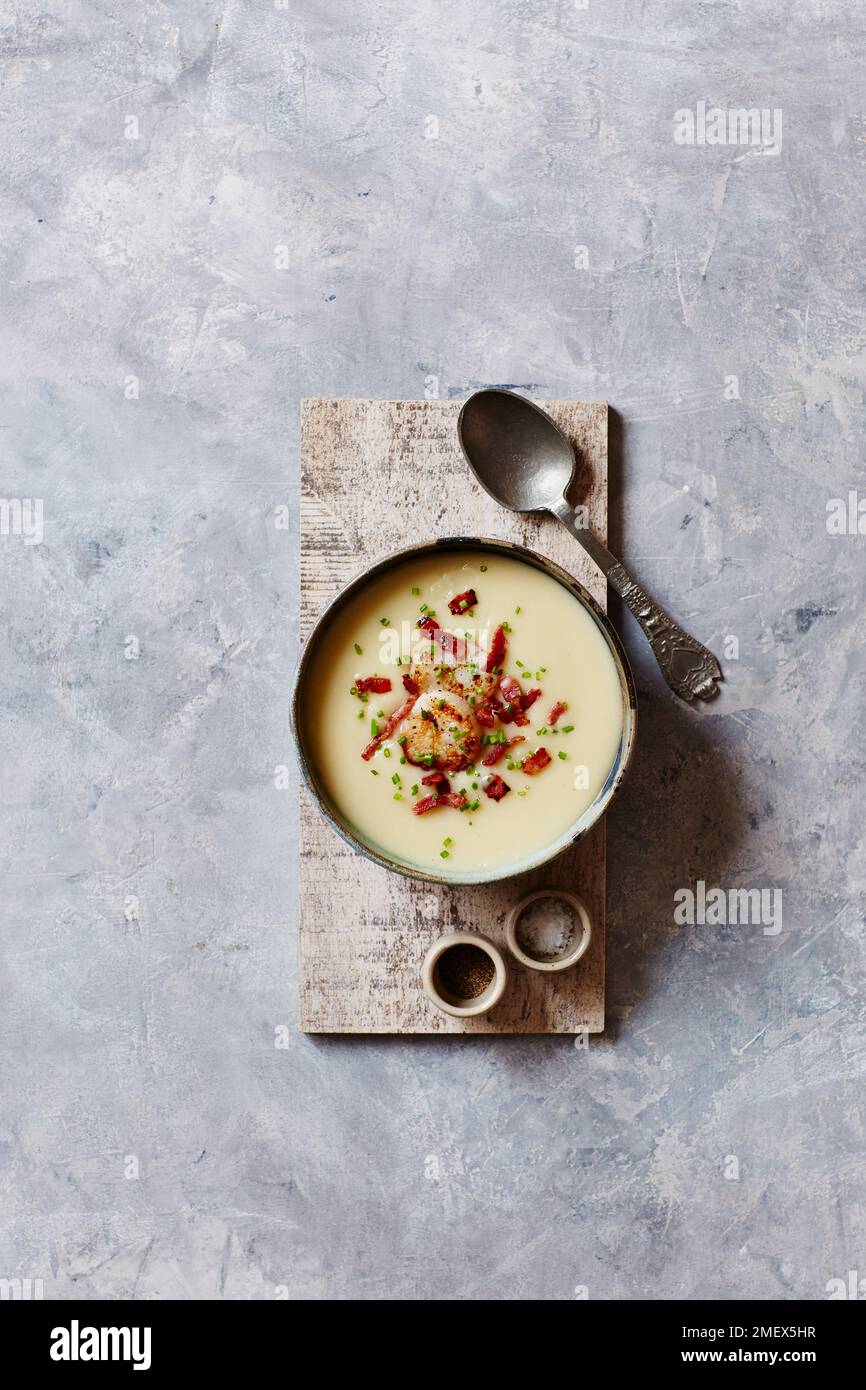 Scallop soup hi-res stock photography and images - Alamy