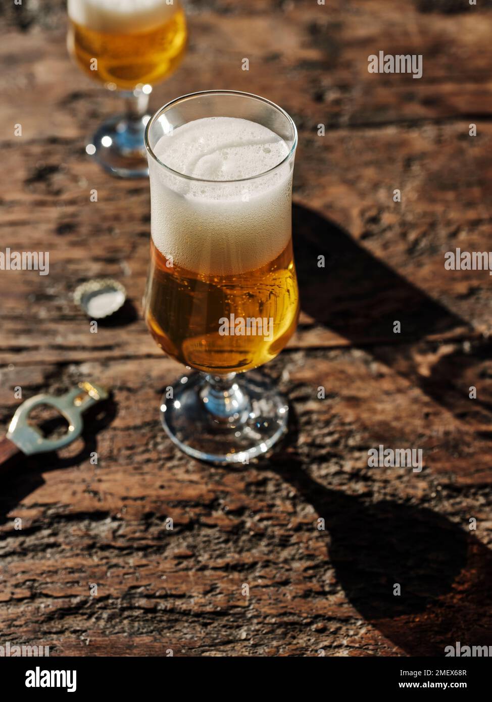 Pale wooden table hi-res stock photography and images - Alamy