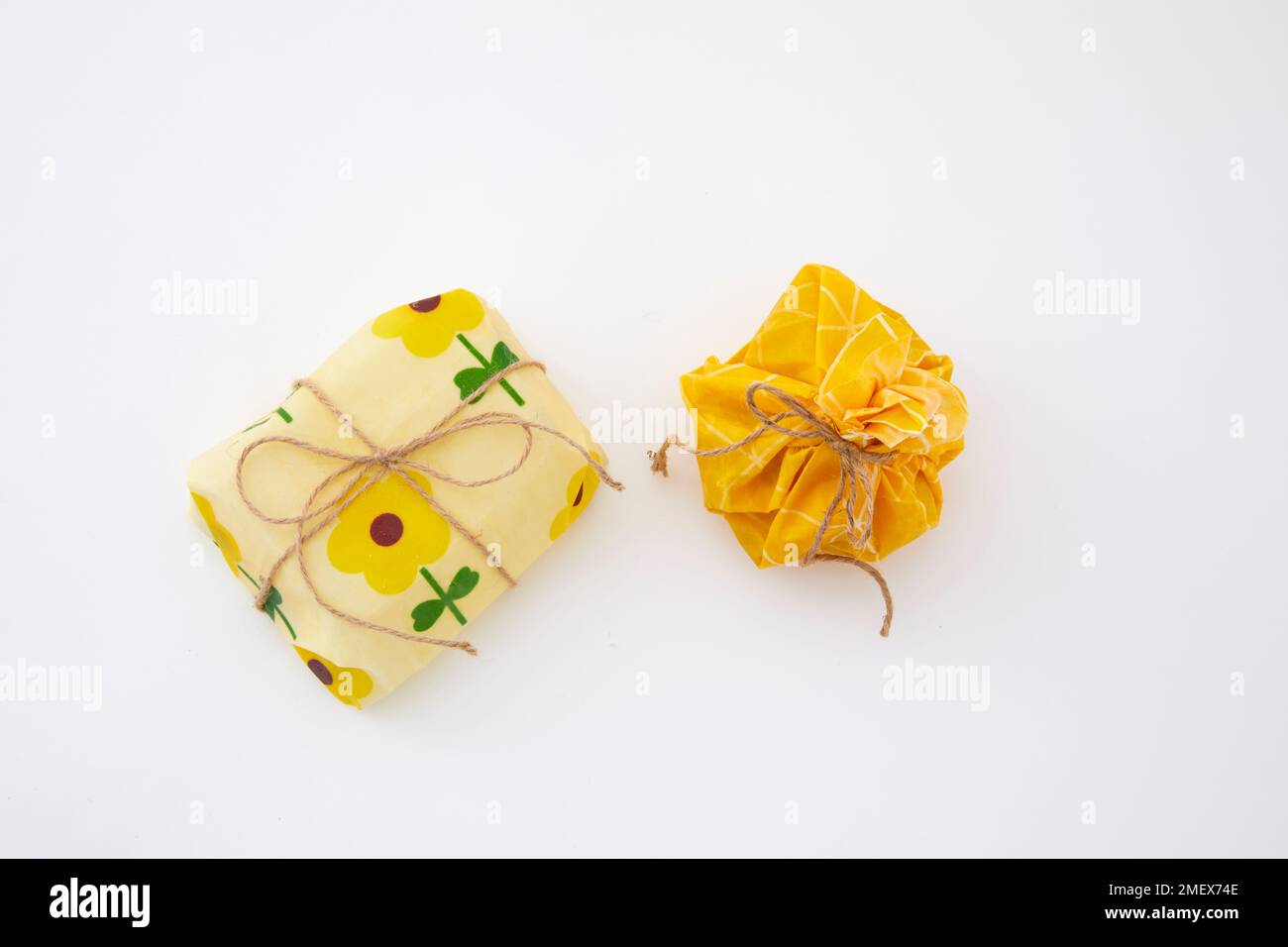 Beeswax fabric craft - Food parcels wrapped in waxed fabric tied with ...