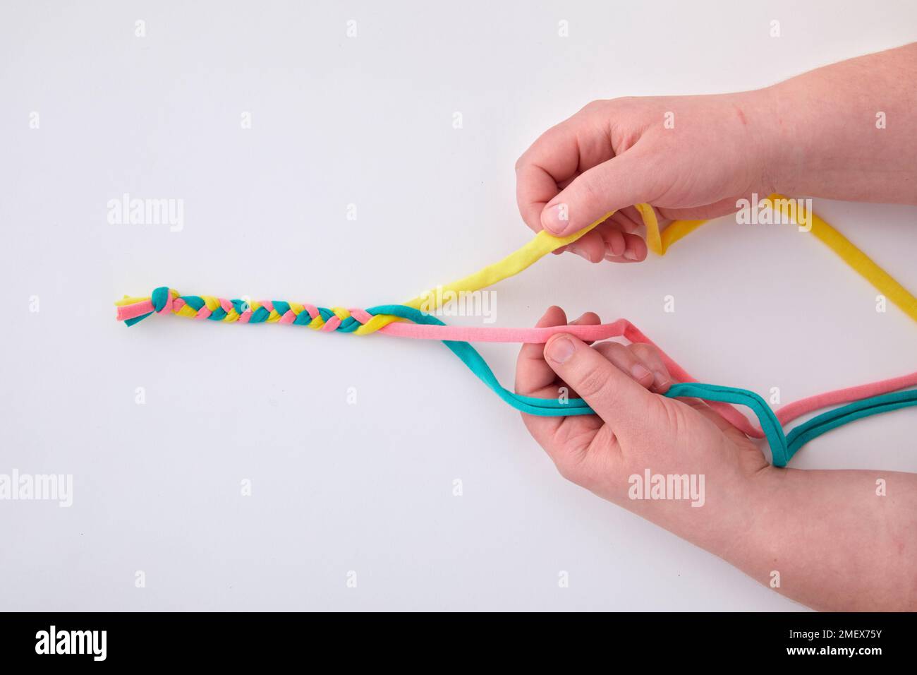 Steps for woven pot craft - How to plait Stock Photo - Alamy