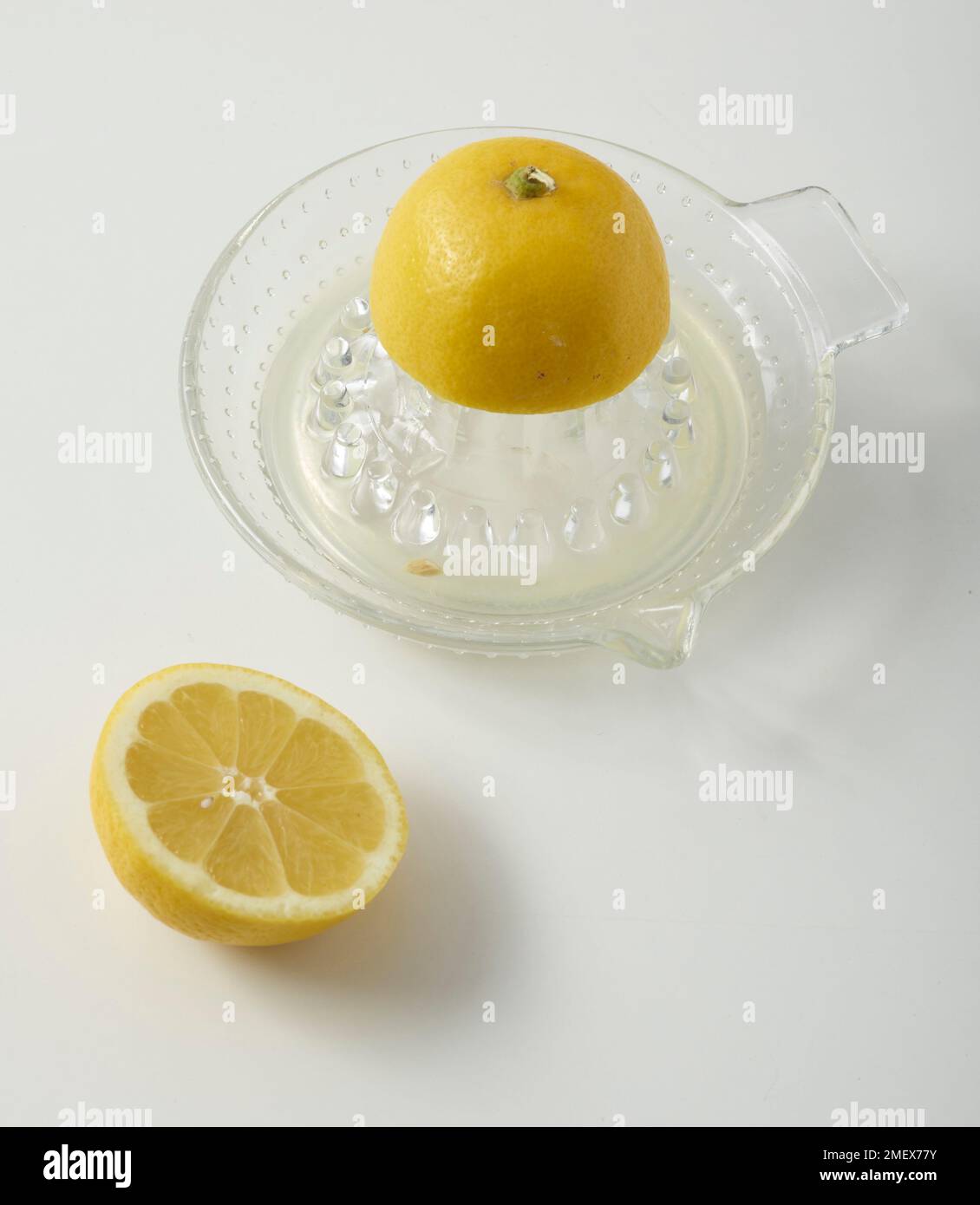 Citrus half squeezer hi-res stock photography and images - Alamy