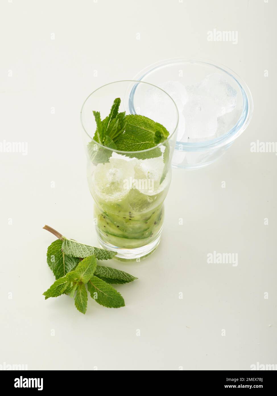 Mocktails preparing hi-res stock photography and images - Alamy