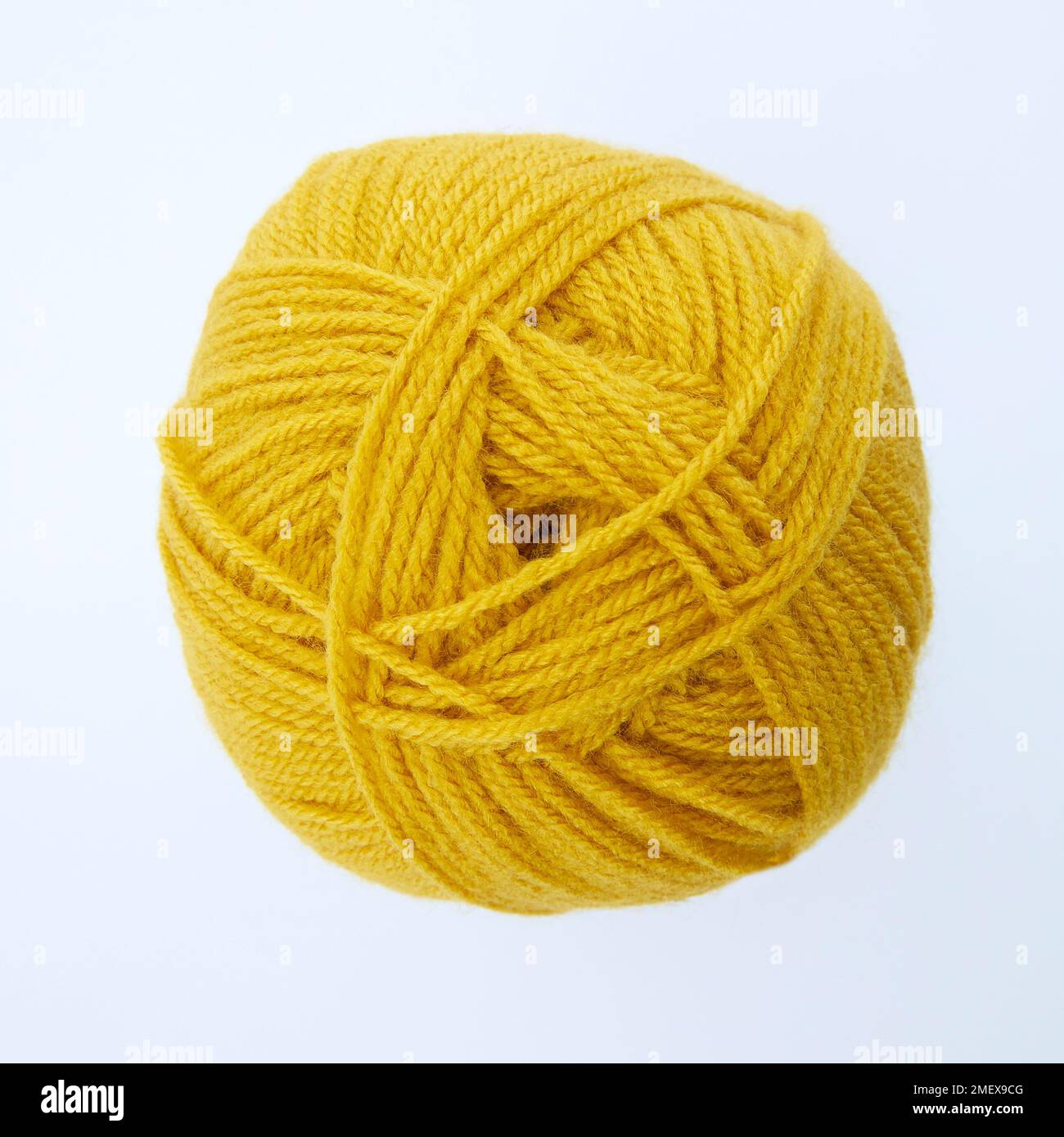 Amigurumi penguin toy yarn hi-res stock photography and images - Alamy