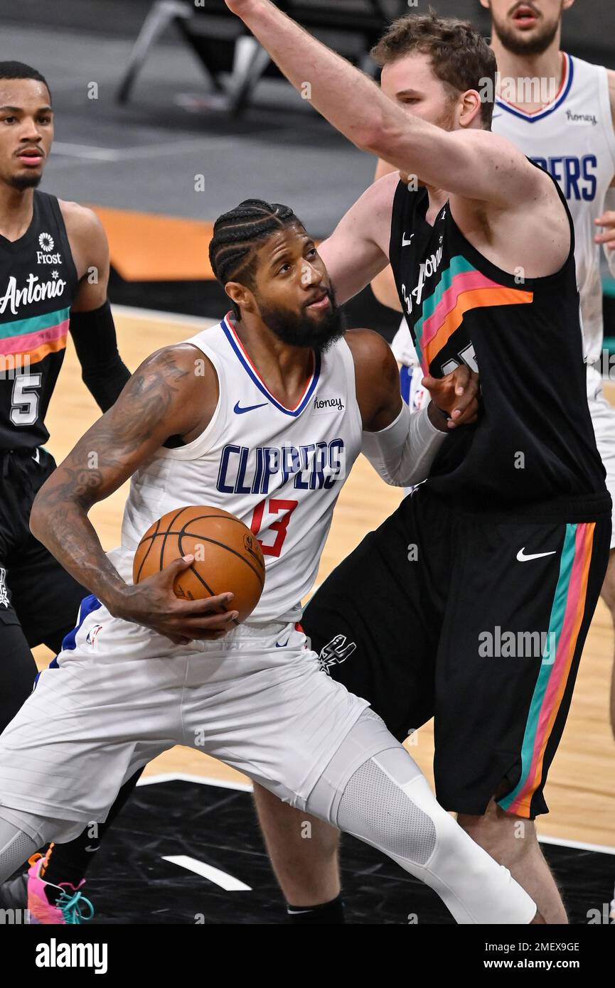 Clippers To Shoot A Basketball