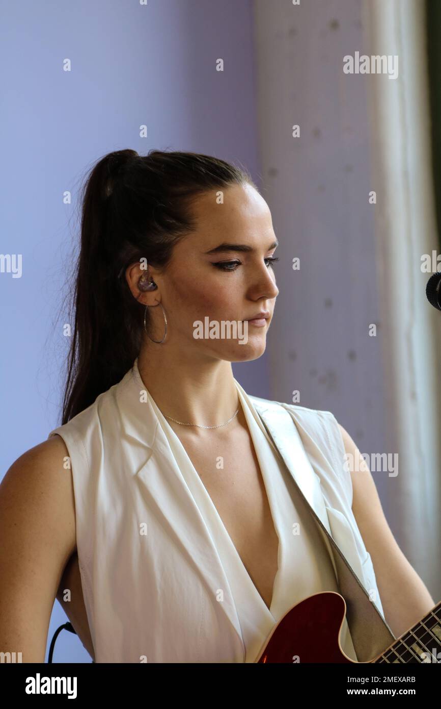 Sofi Tukker - Sophie Hawley Weld and Tucker Halpern fims a session in ...