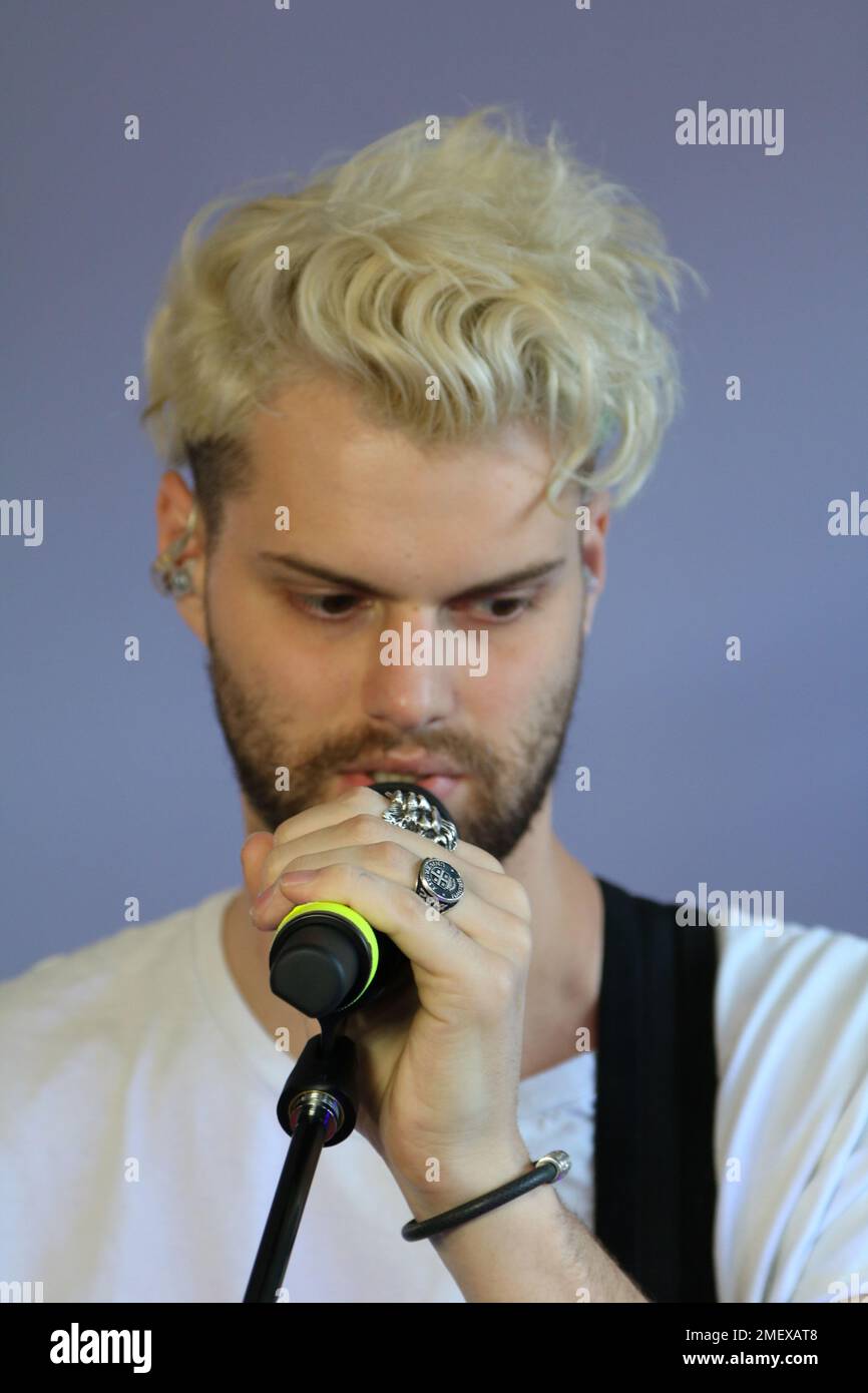 Sofi Tukker - Sophie Hawley Weld and Tucker Halpern fims a session in ...