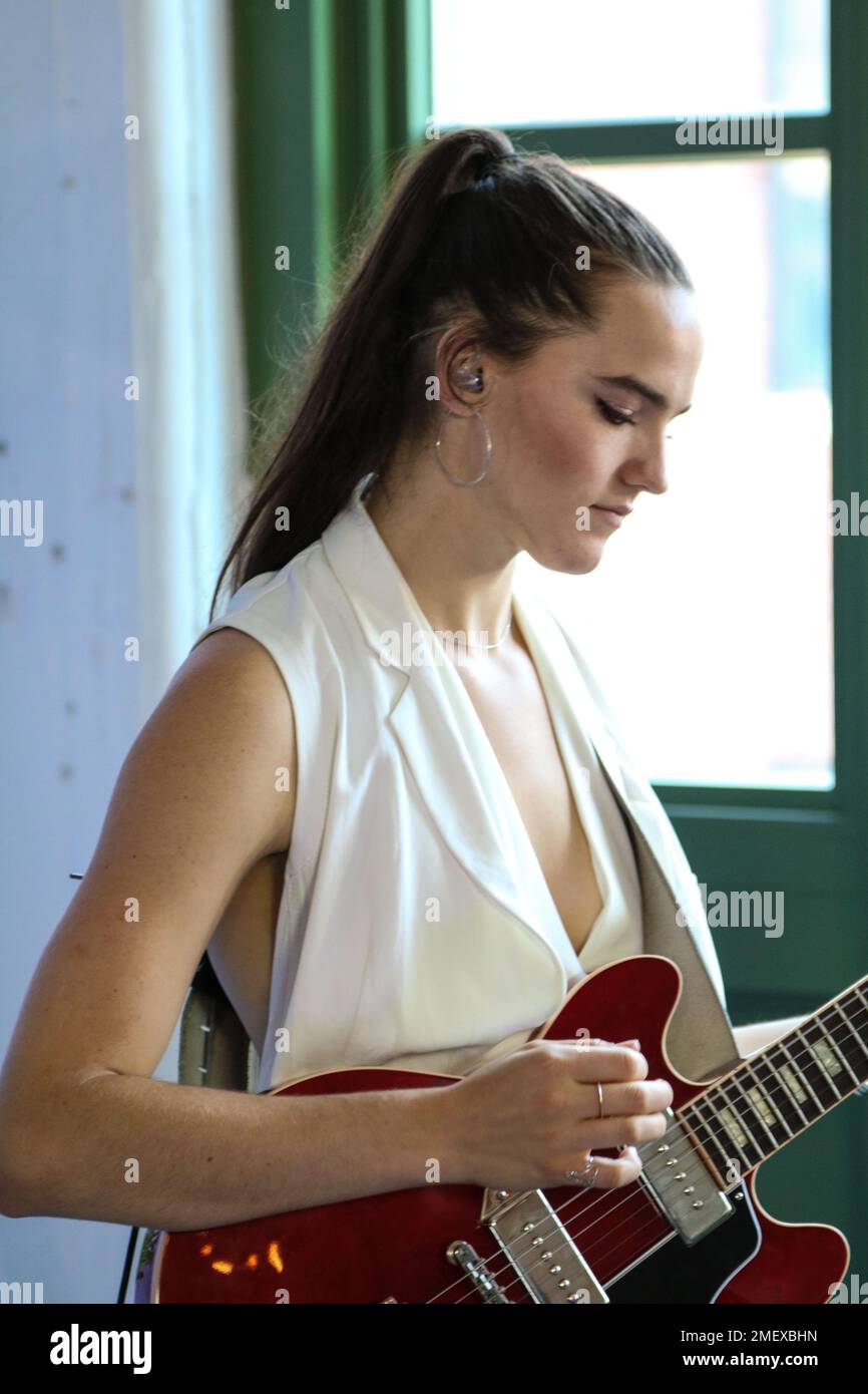 Sofi Tukker - Sophie Hawley Weld and Tucker Halpern fims a session in ...