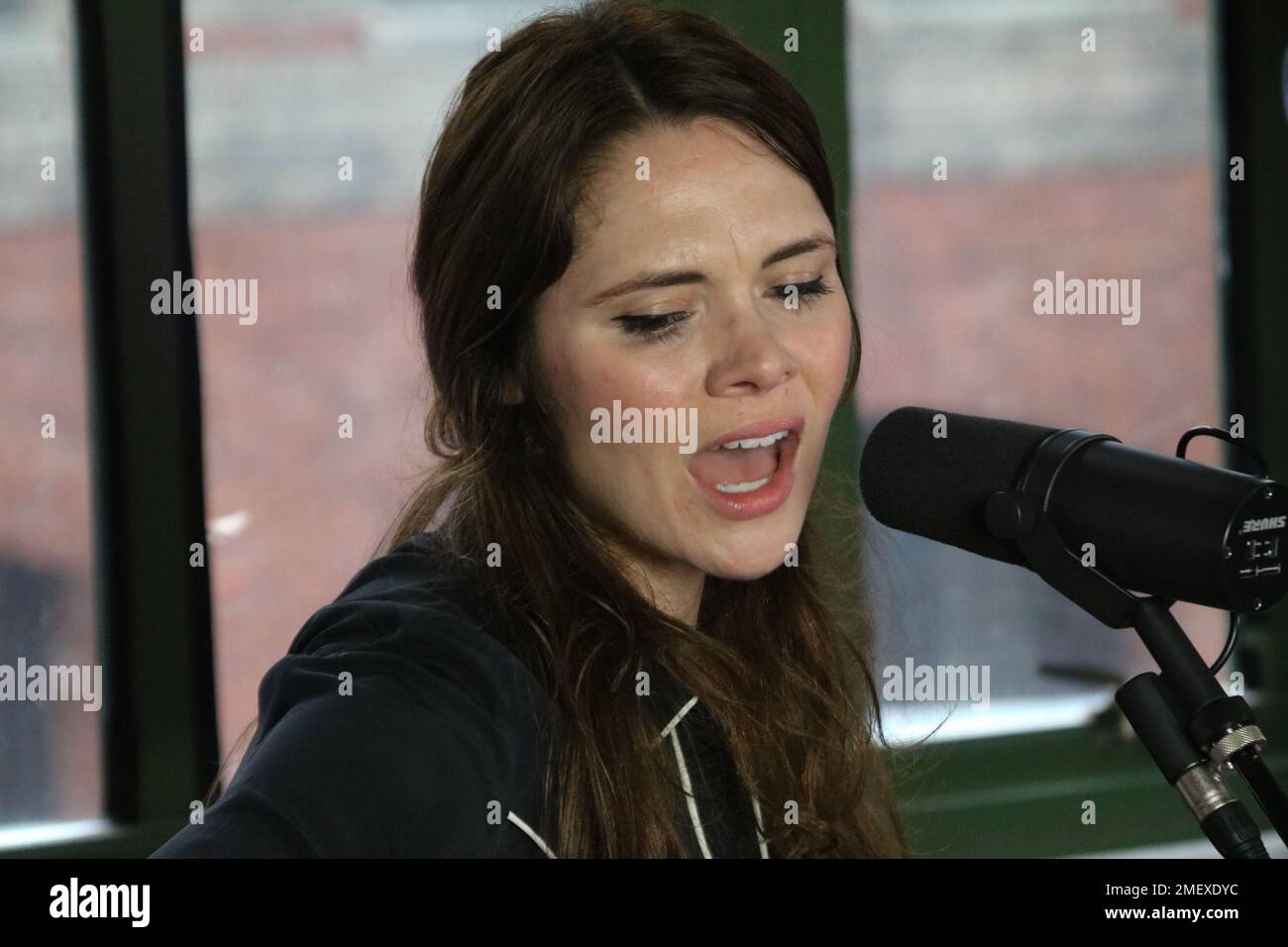 Suzanne Santo films a session in Brooklyn Stock Photo - Alamy