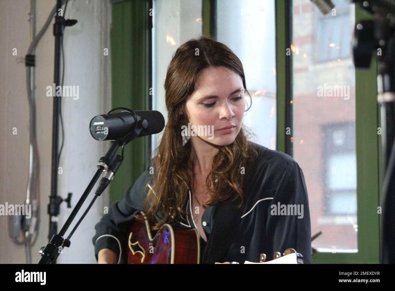 Suzanne Santo films a session in Brooklyn Stock Photo - Alamy