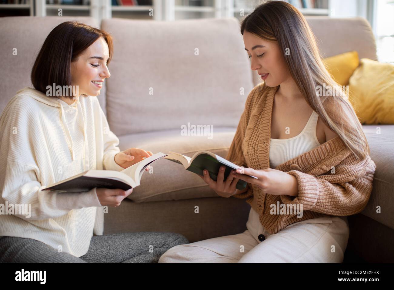 Read cozy family books hi-res stock photography and images - Alamy