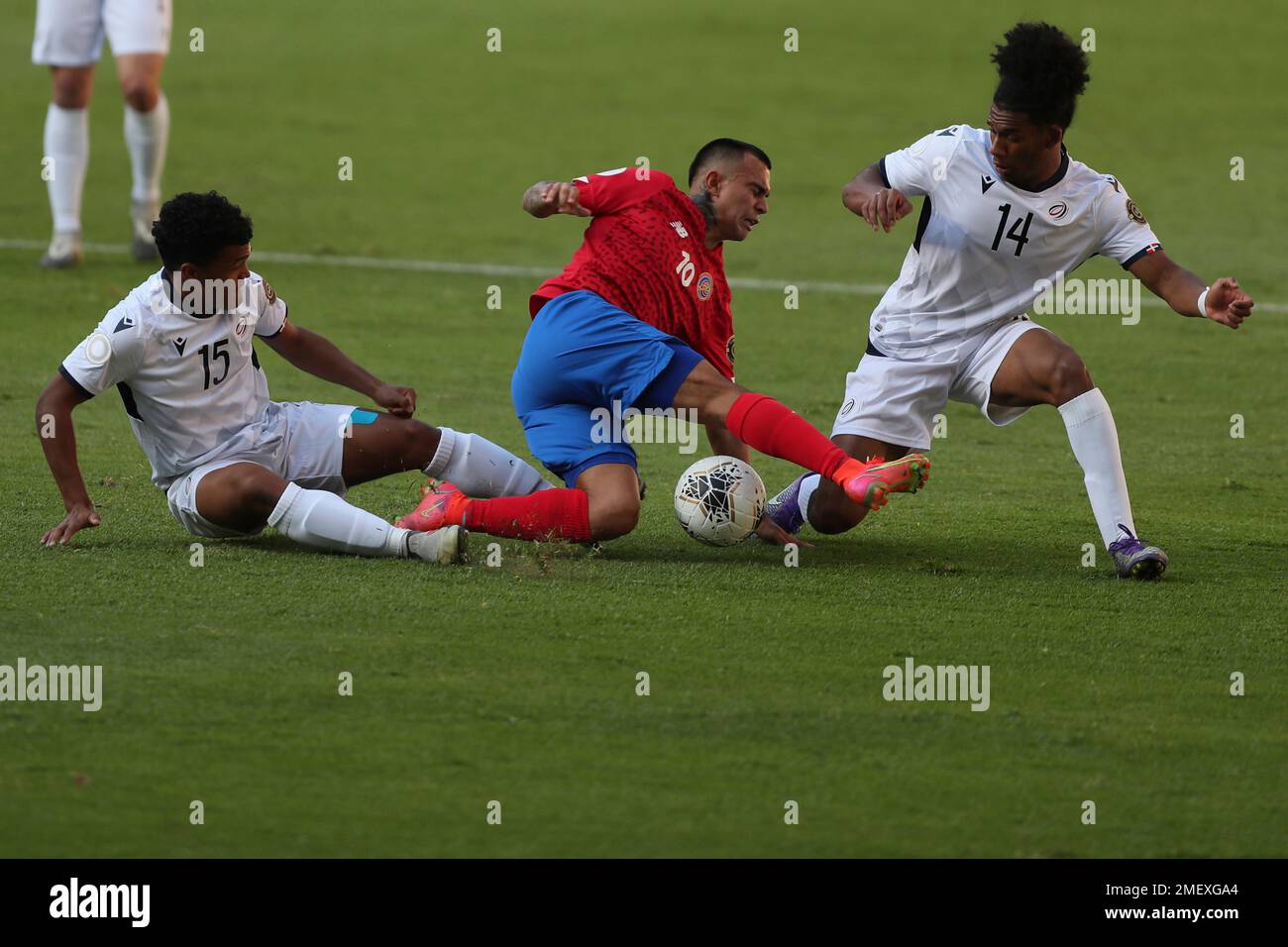 Costa Rica's Randall Leal, center, fights for the ball against ...