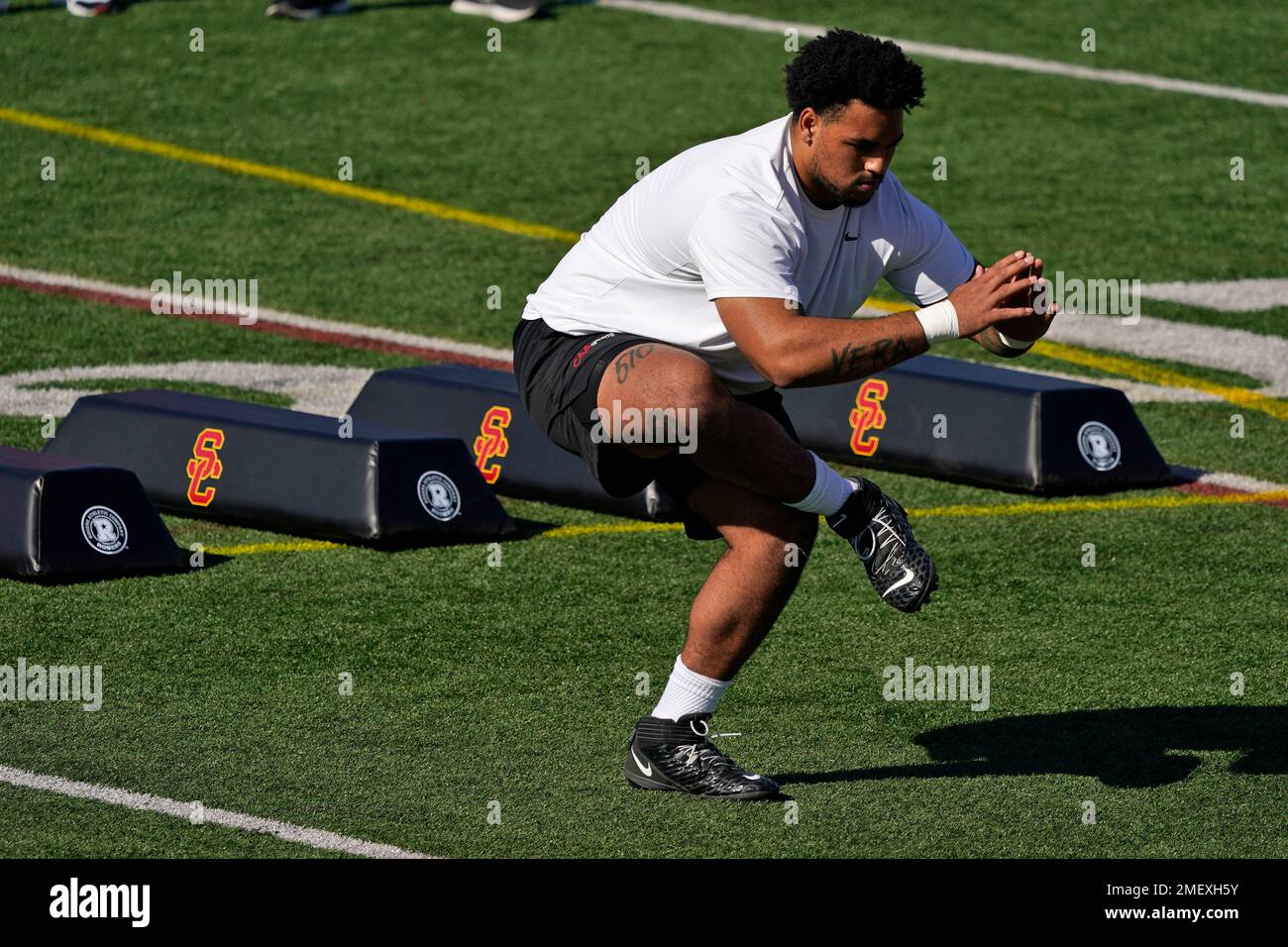Southern California guard Alijah Vera-Tucker participates in the school ...