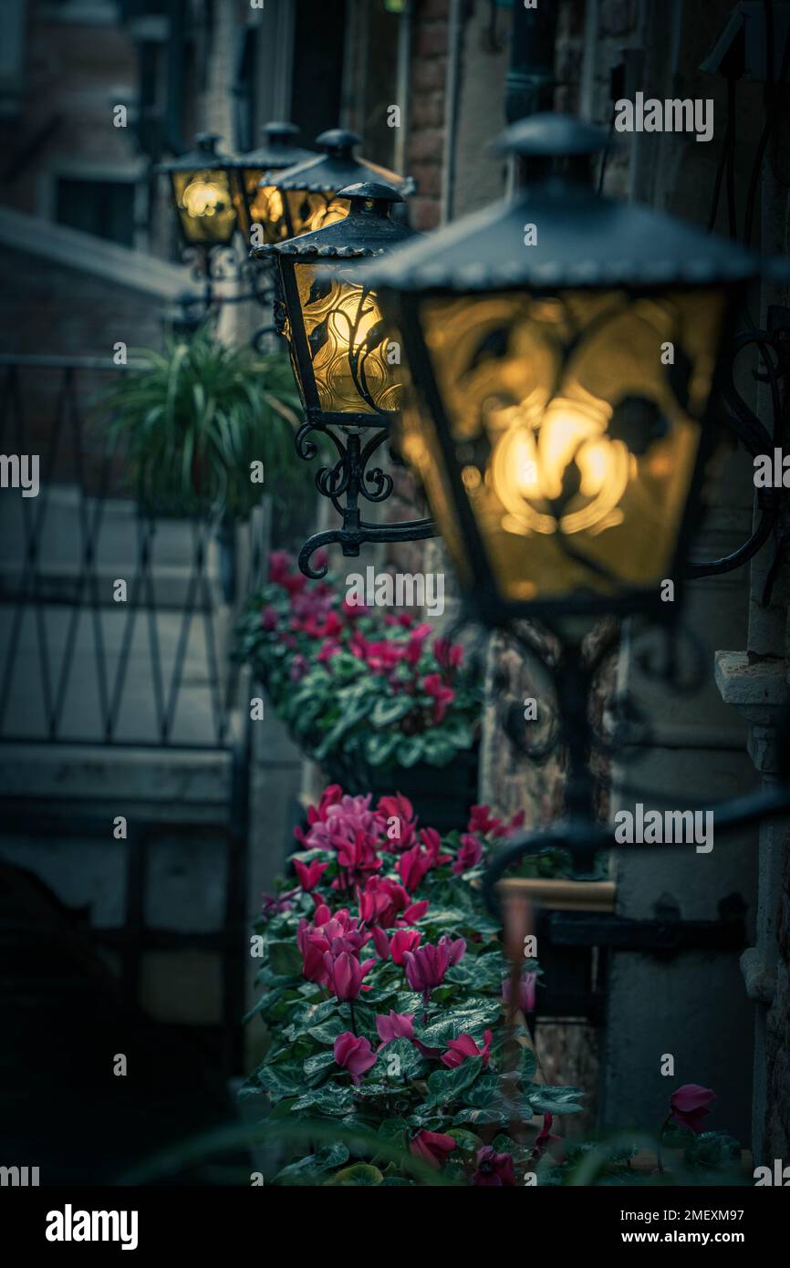 Street light lamps hi-res stock photography and images - Alamy
