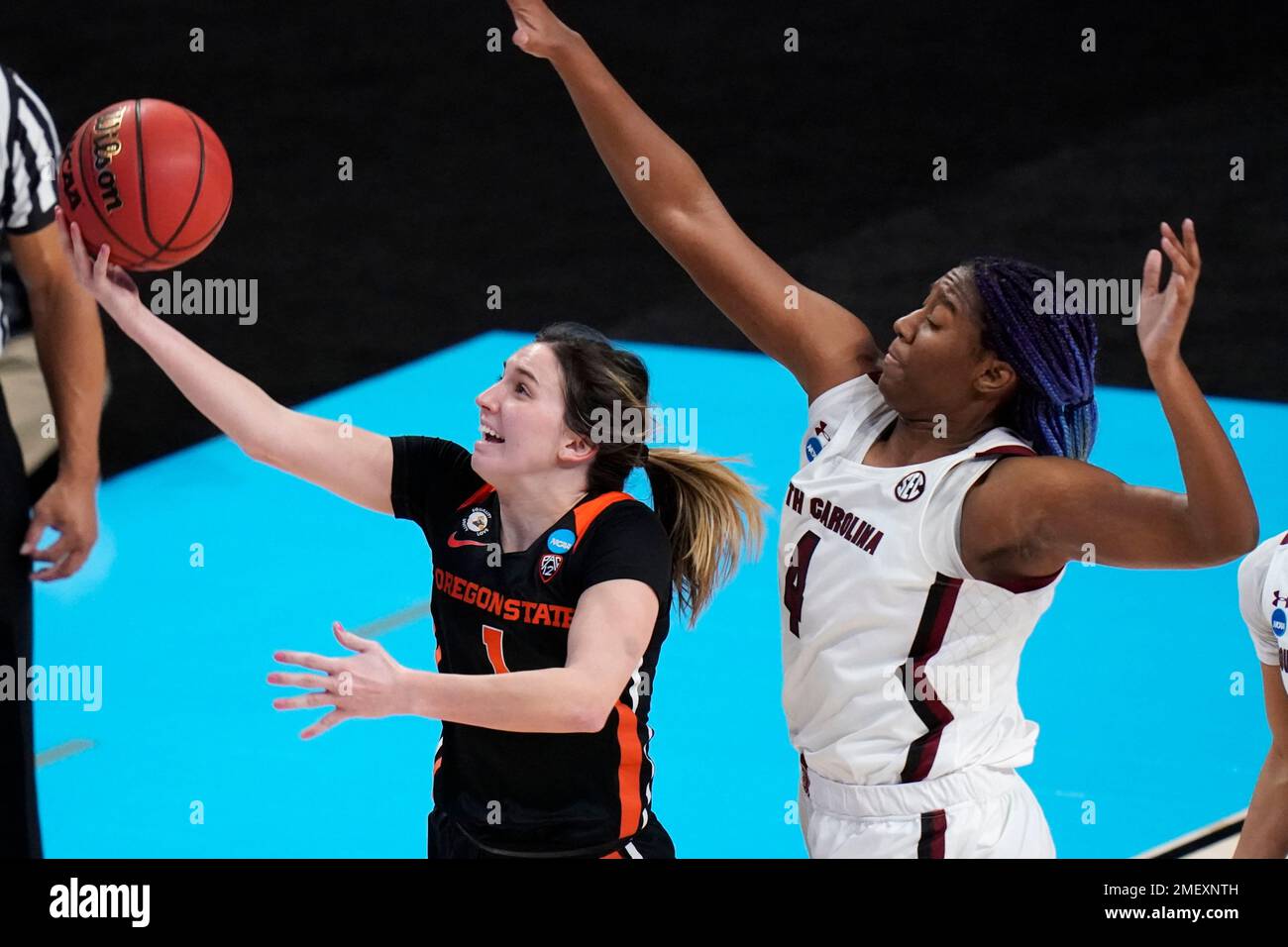 Oregon State guard Aleah Goodman (1) drives to the basket ahead of ...