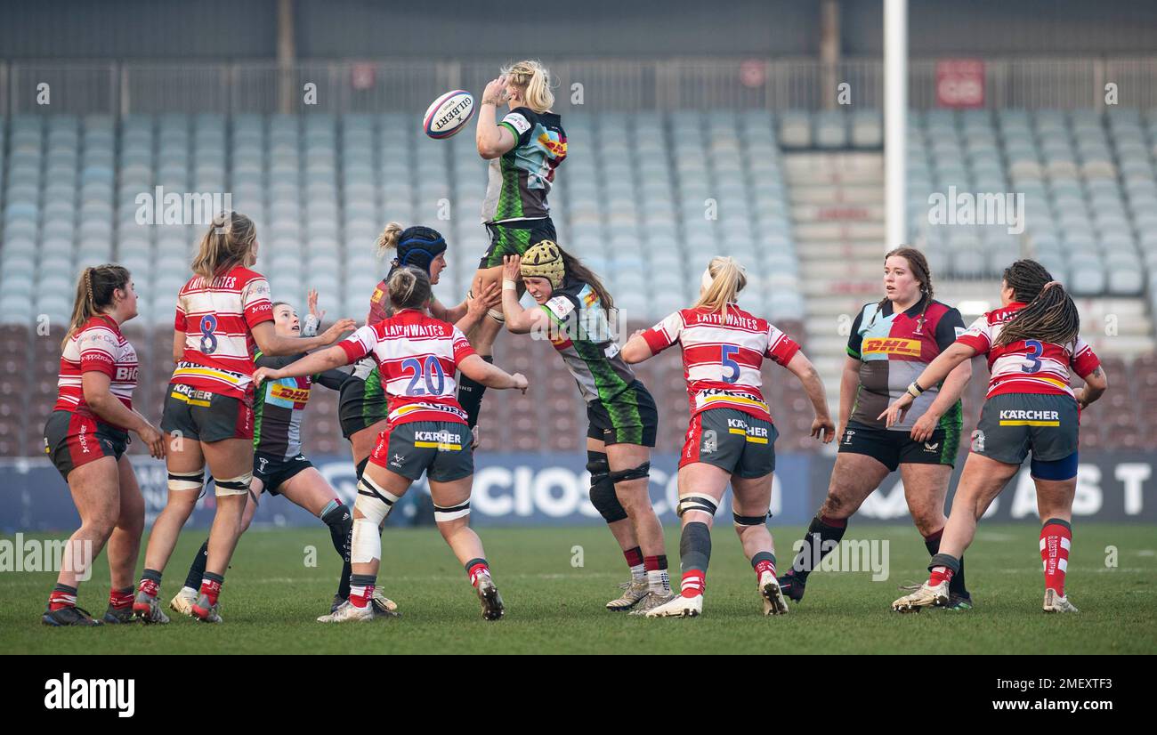 Twickenham Stoop, ENGLAND : Rosie Galligan of Harlequins goes for the ...