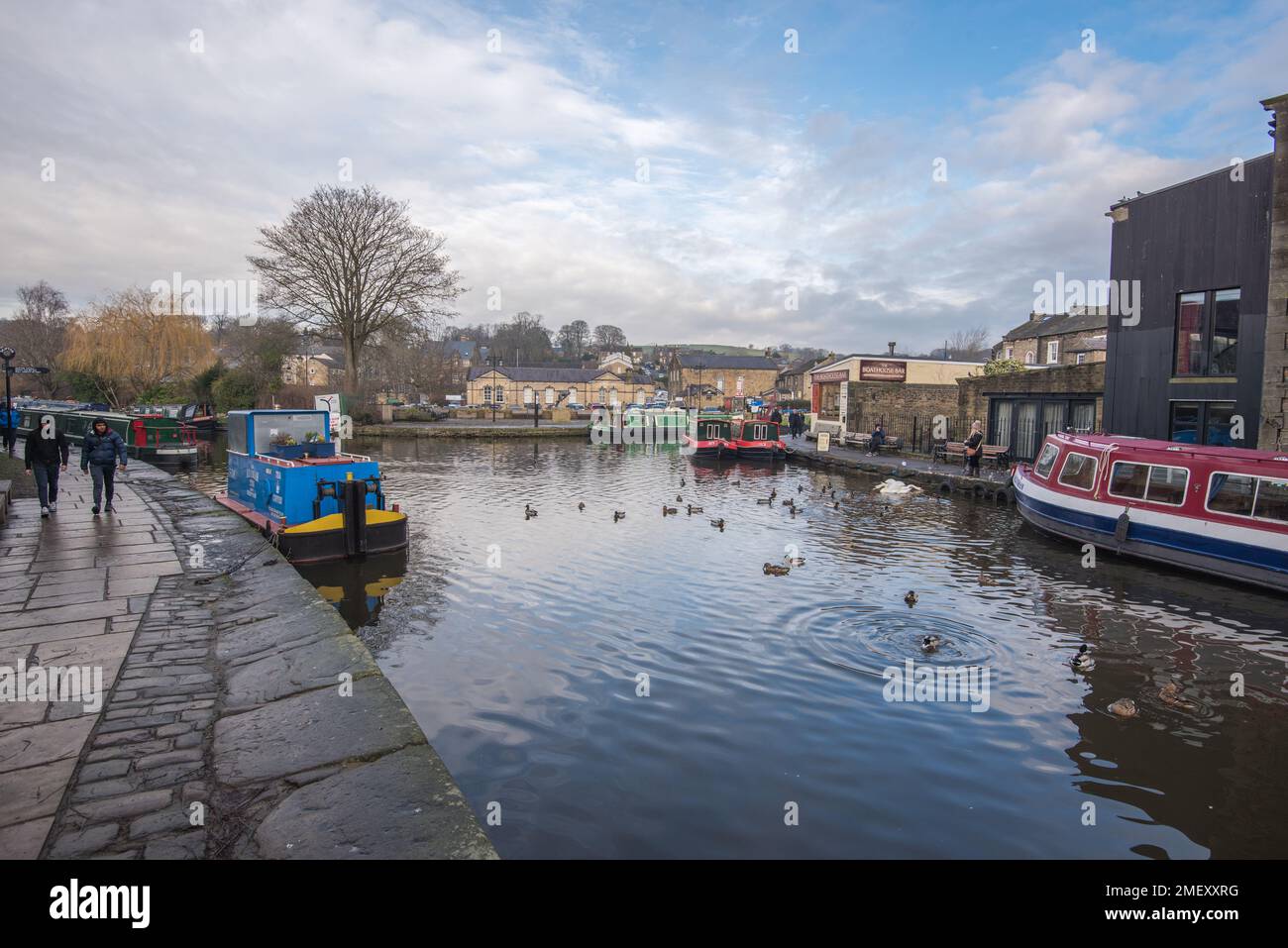 Leeds & Liverpool canal at Skipton looking across to the Springs branch ...
