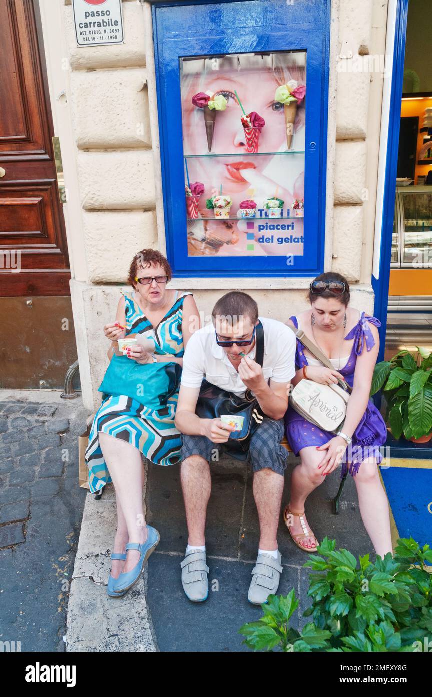 Gelato shop italy hi-res stock photography and images - Alamy