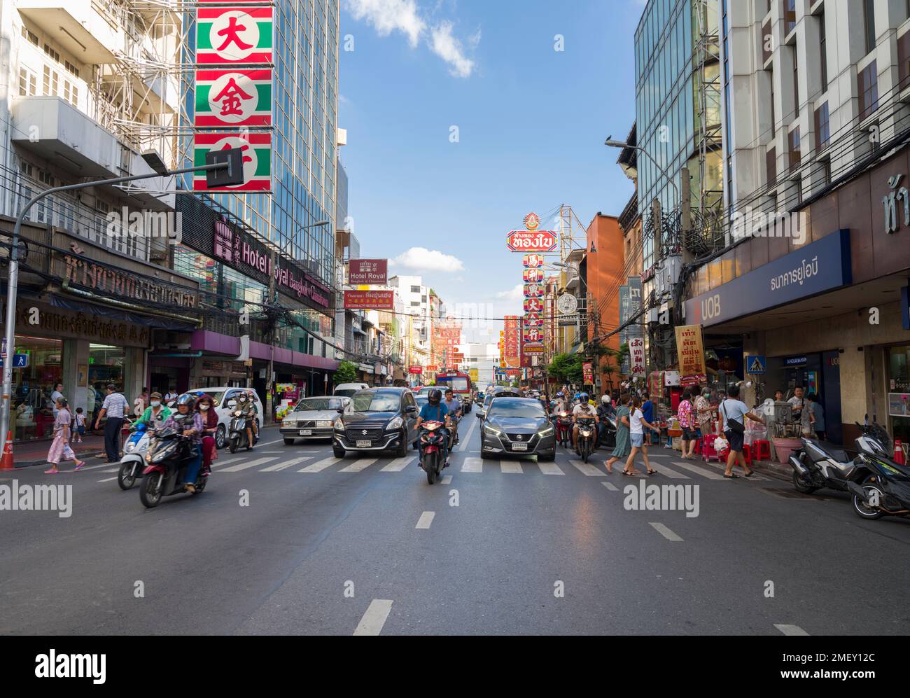 Bangkok thailand city street signs hi-res stock photography and images ...