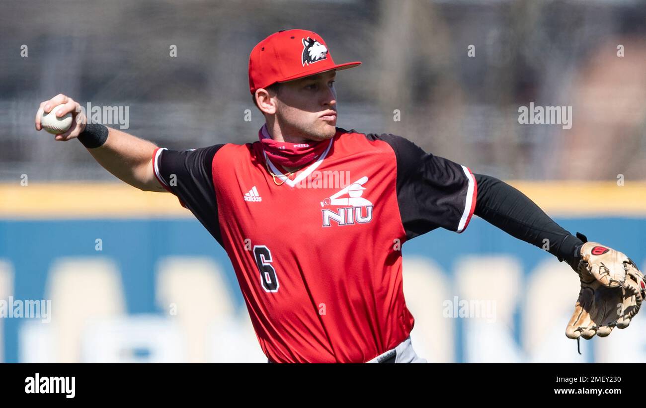 Dylan Lonteen (6) of Northern Illinois throws the ball during an NCAA ...