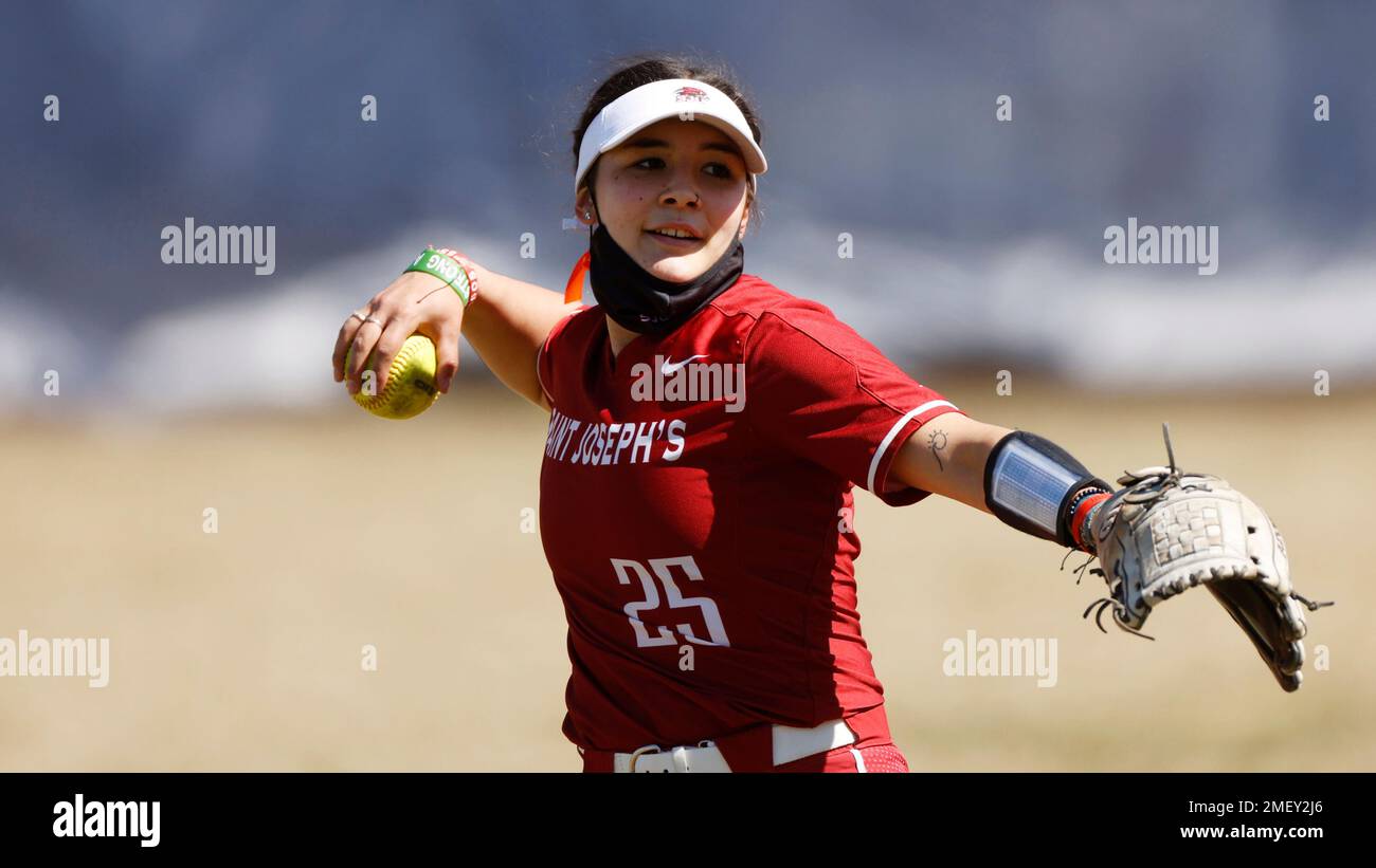 St. Joseph's Jordan Hinkle makes a play against LaSalle during an NCAA ...