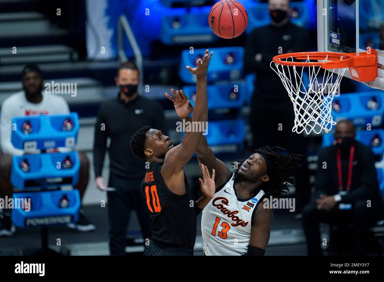 Oregon State forward Warith Alatishe (10) shoots on Oklahoma State ...