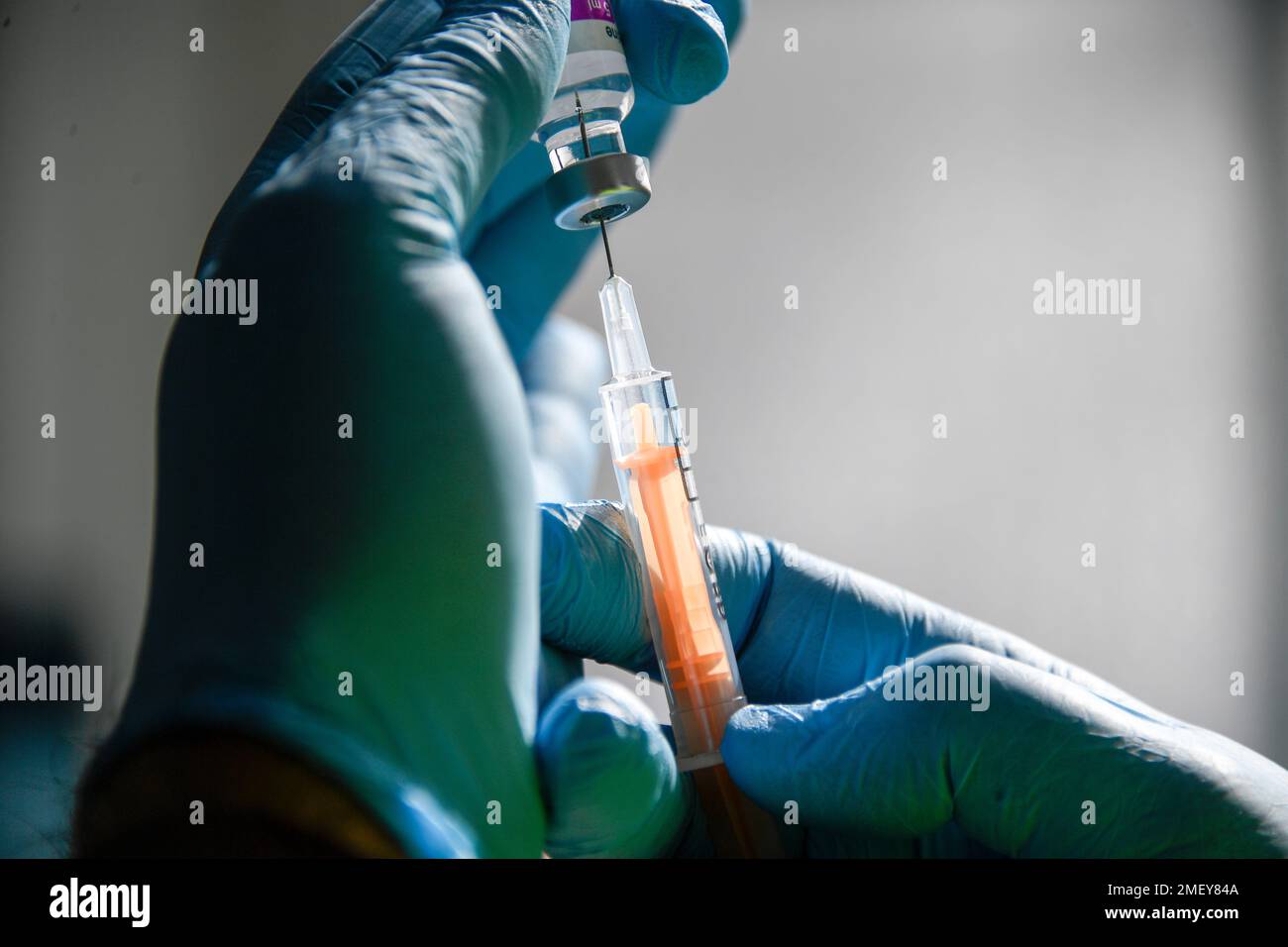 Dr Talib Abubacker prepares a does of the AstraZeneca COVID-19 vaccine ...