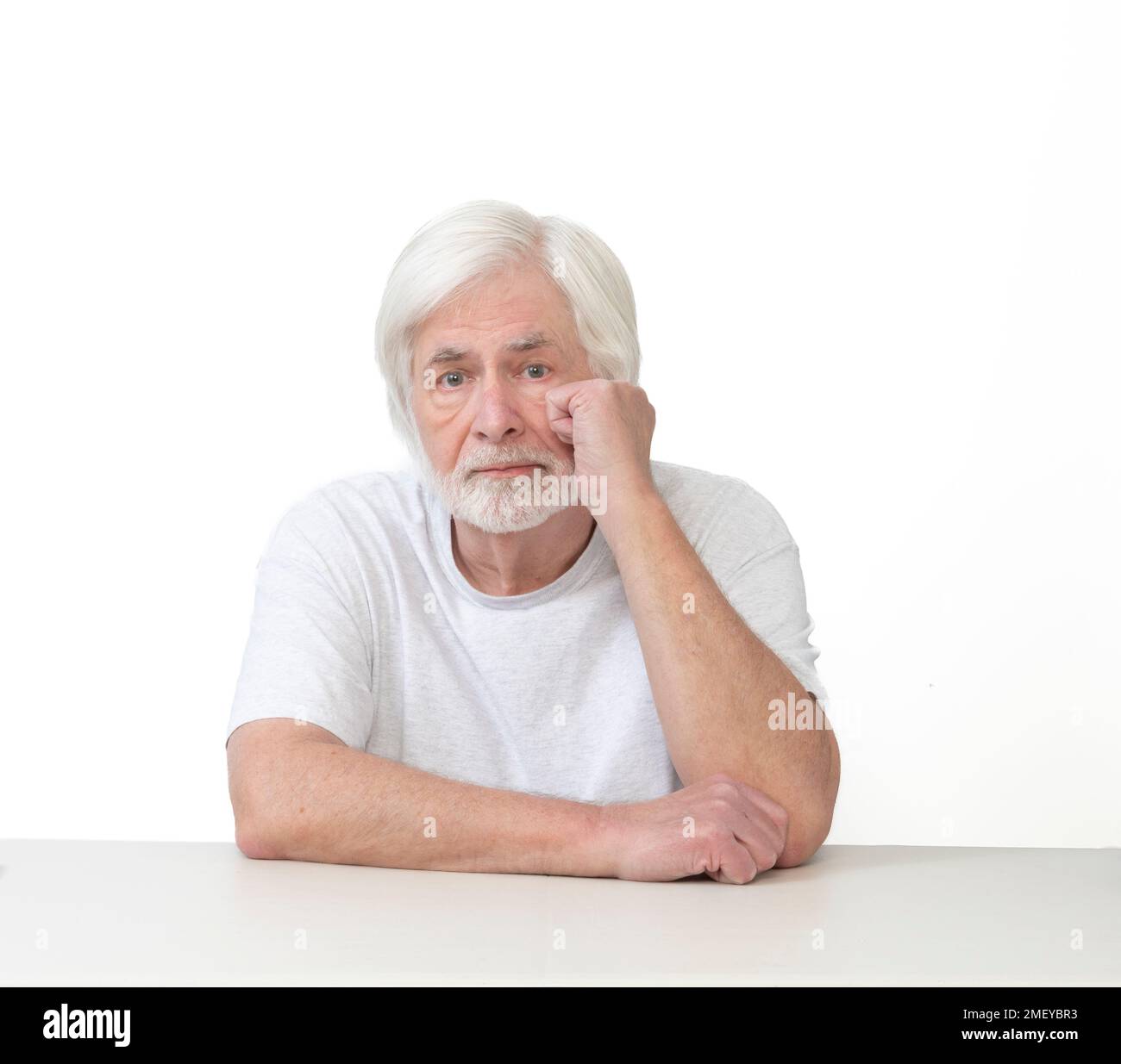 Bearded old man seated hi-res stock photography and images - Alamy
