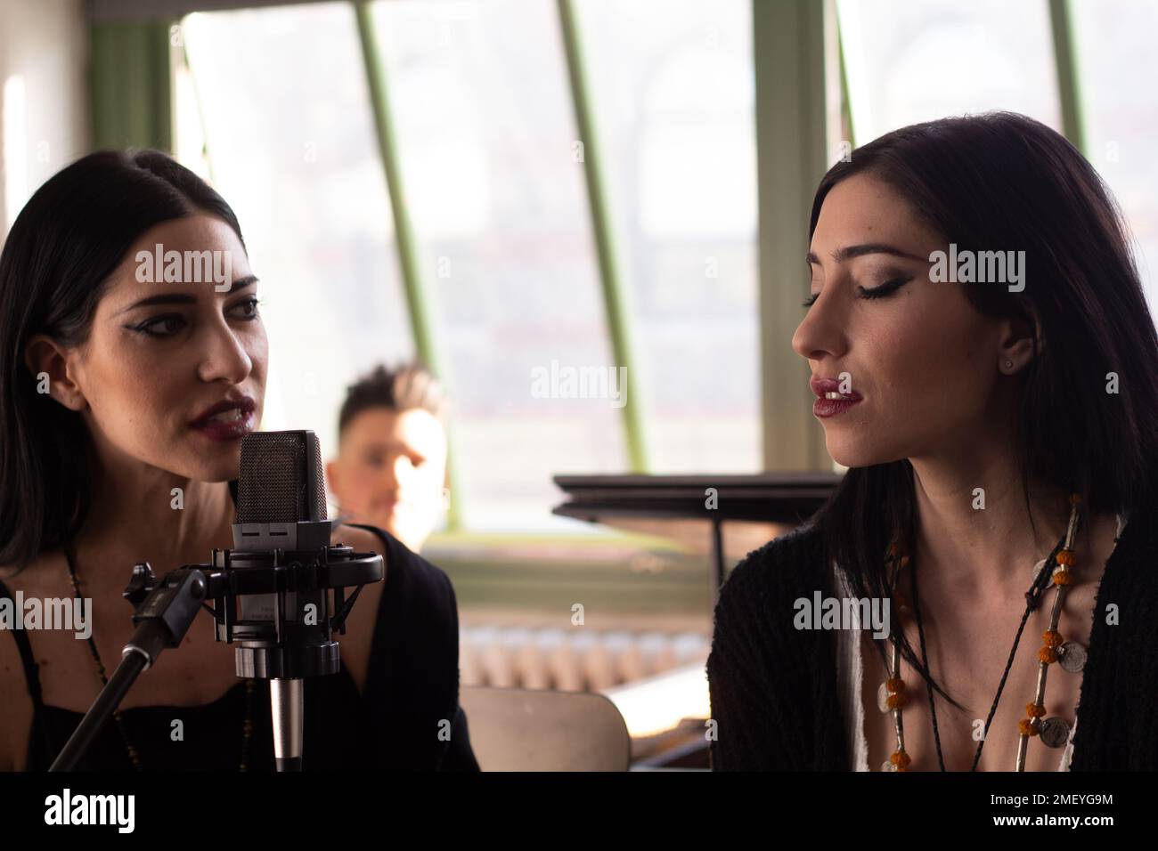 The Veronicas - Lisa Origliasso and ‎Jessica Origliasso‎ film a session ...
