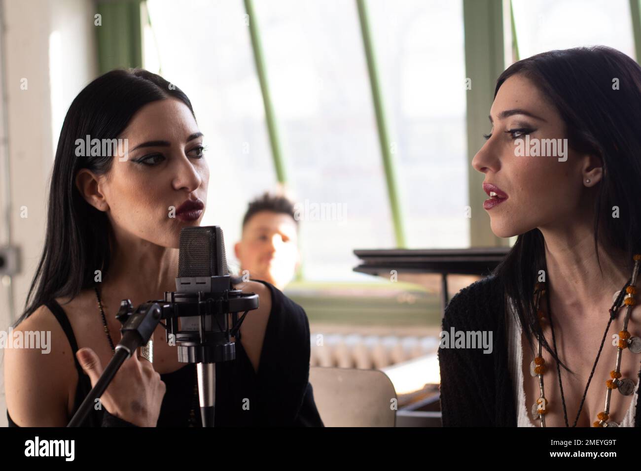 The Veronicas - Lisa Origliasso and ‎Jessica Origliasso‎ film a session ...